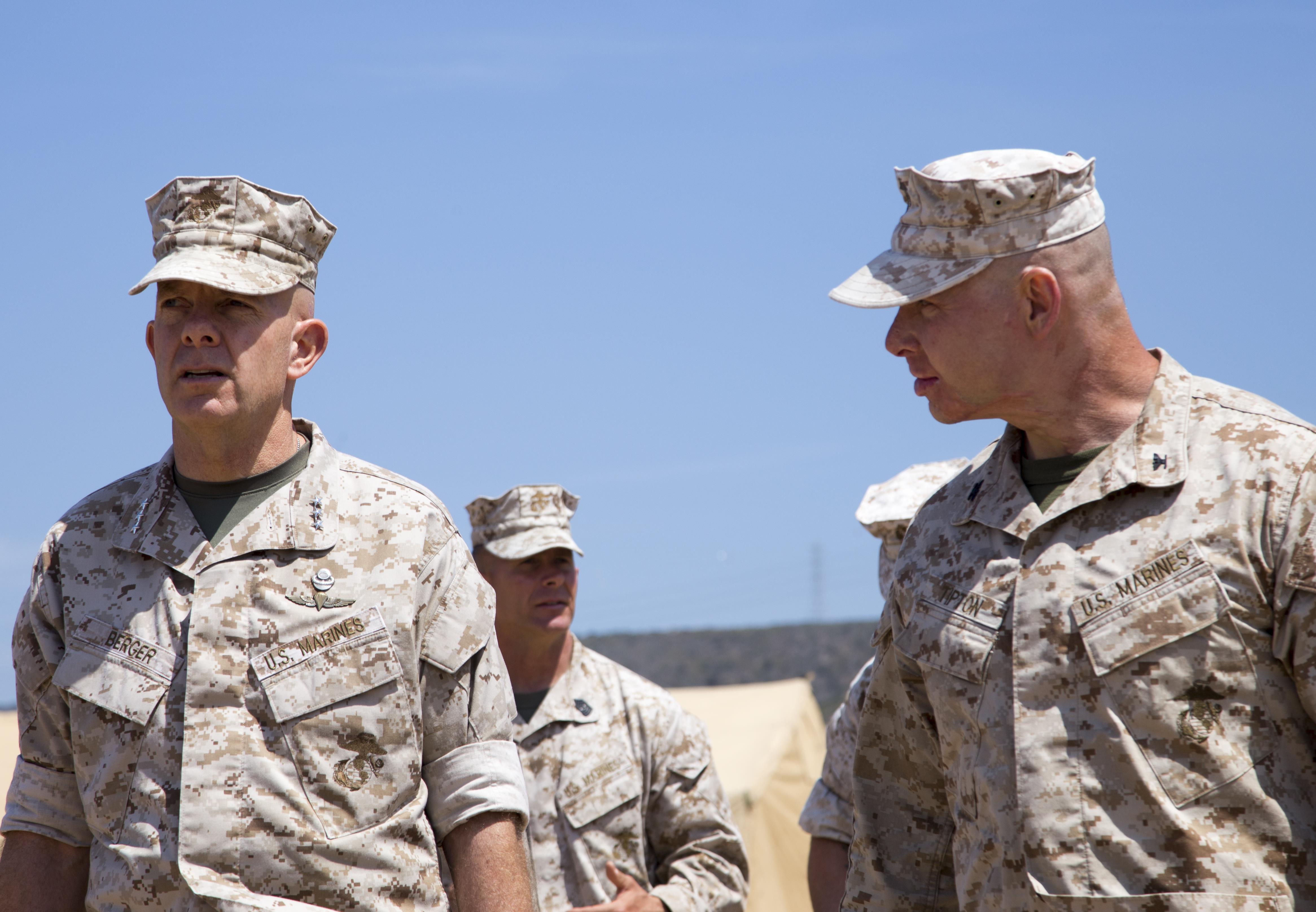 I MEF Commanding General Conducts Battlefield Circulation