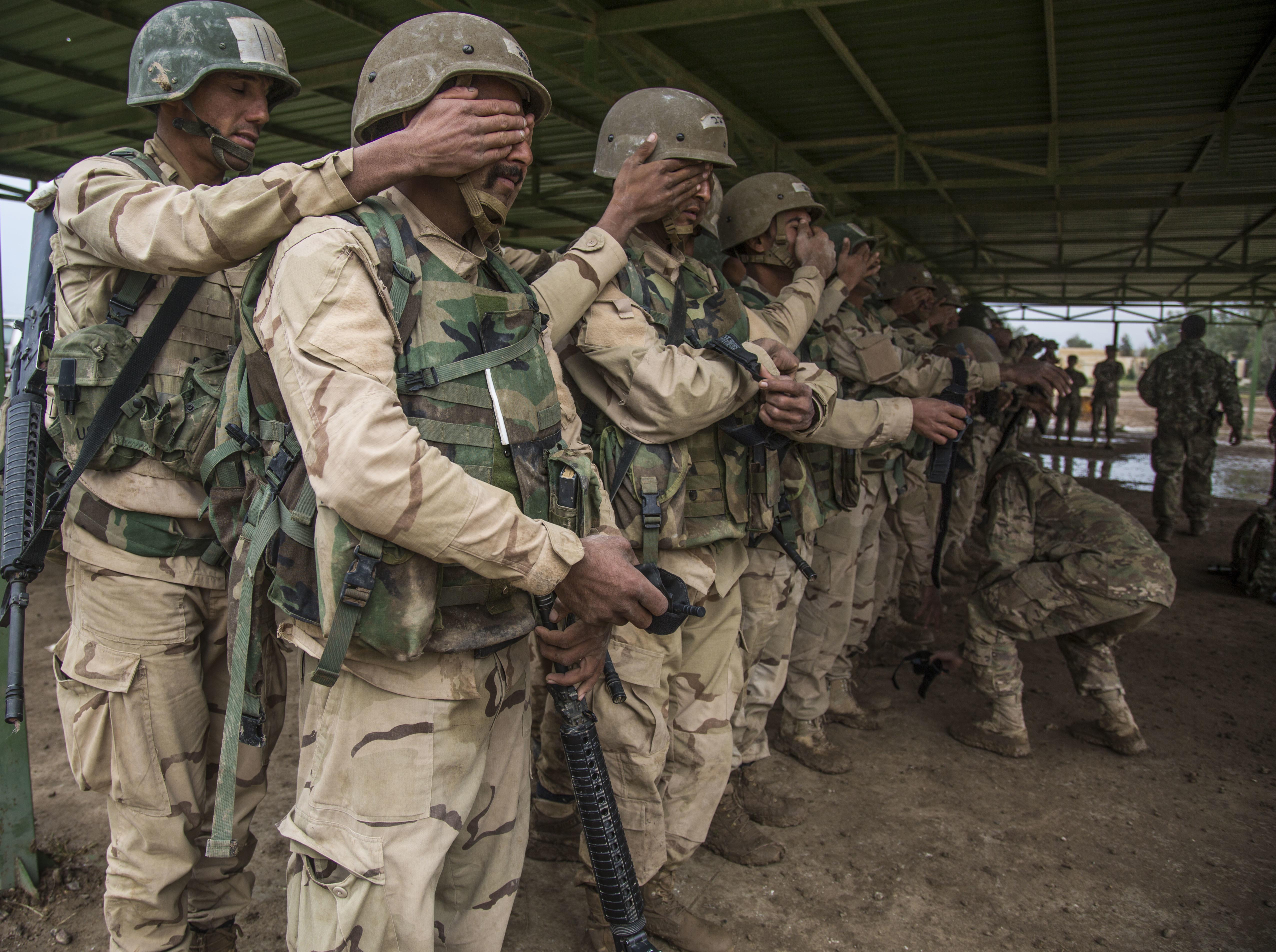 US Army Soldiers train Iraqi rangers