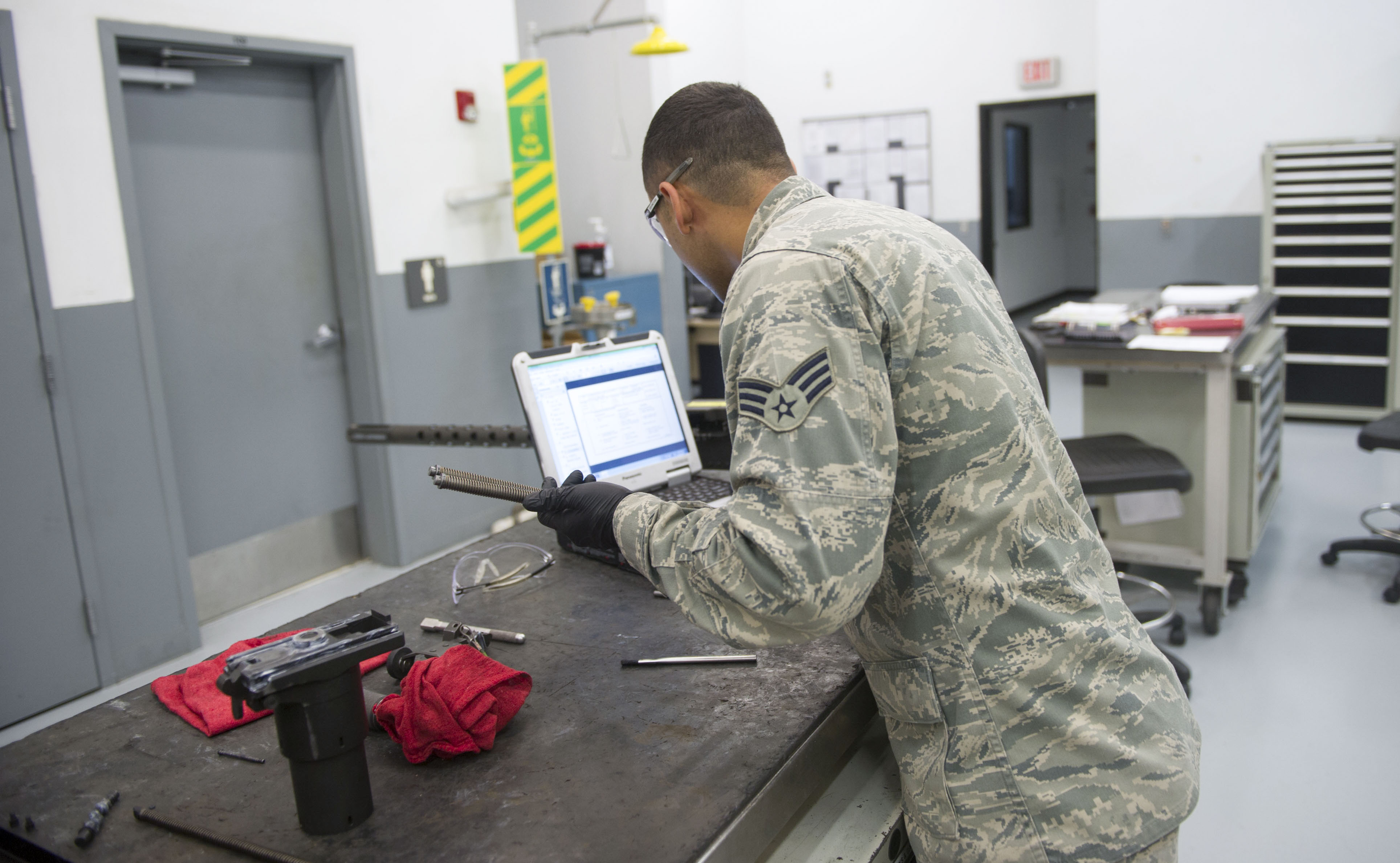 Weapons load crew Airmen perform inspections > Hurlburt Field > Article ...