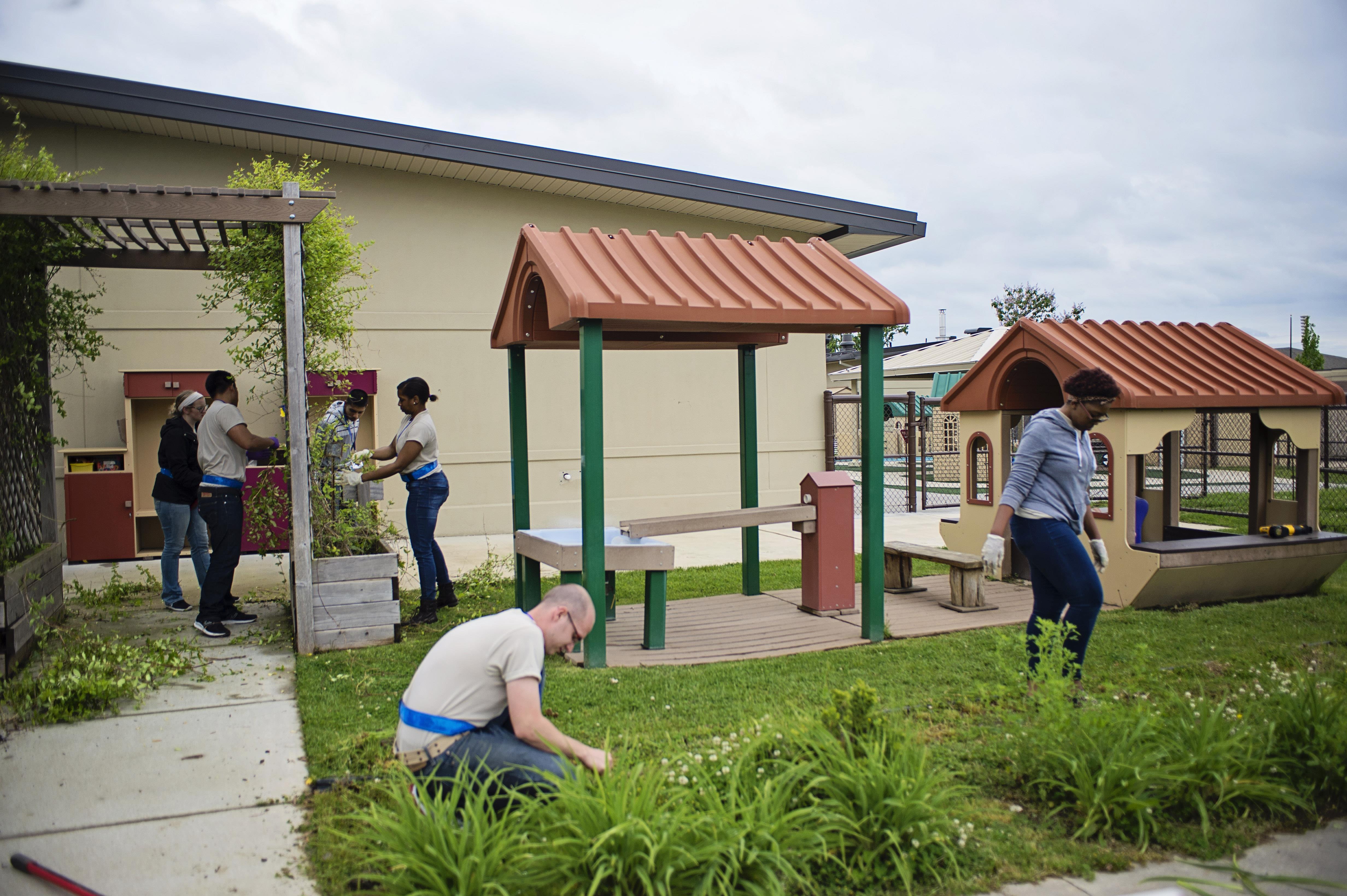 Reserve recruits clean up Child Development Center > 512th Airlift Wing ...