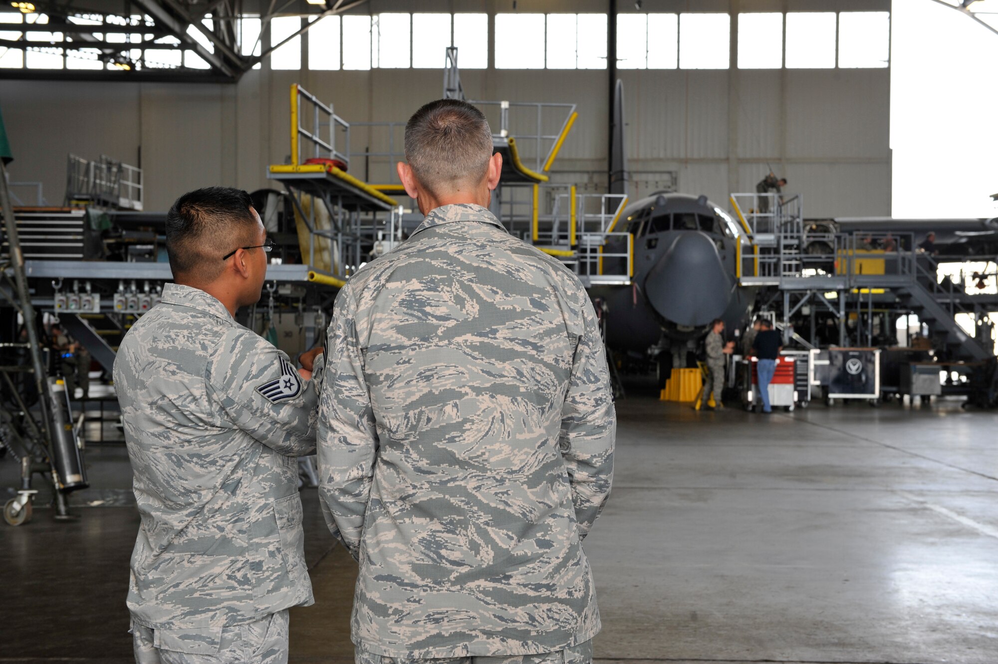 18 AF commander stresses innovation, Total Force integration during ...