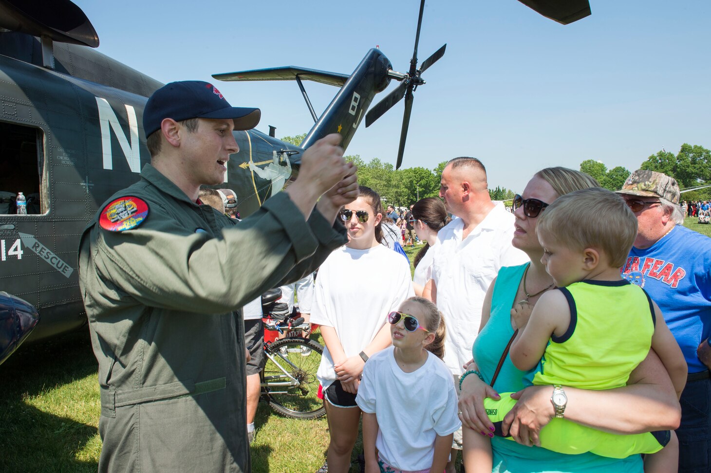 Navy, Marine Corps Team Fills Skies over Eisenhower Park > United ...