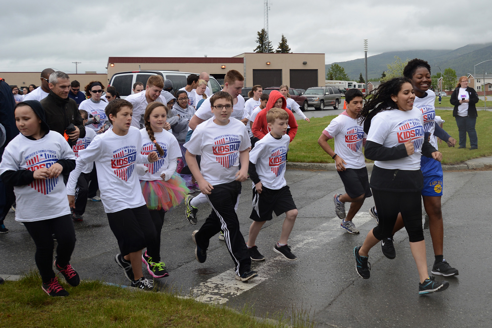 JBER families participate in Armed Forces Color Run > Joint Base ...