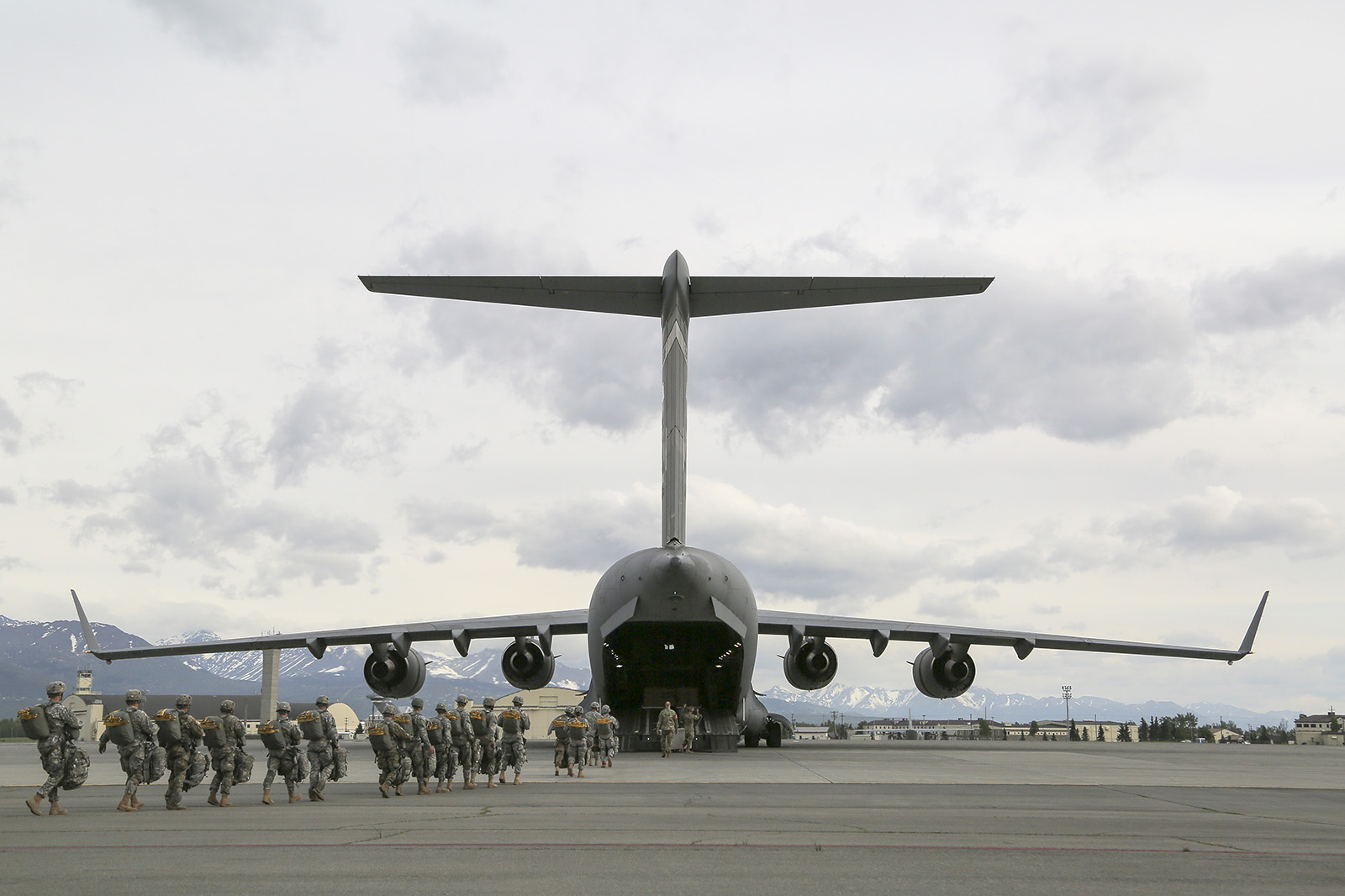JBER units conduct Joint Airborne and Air Transportability Training ...
