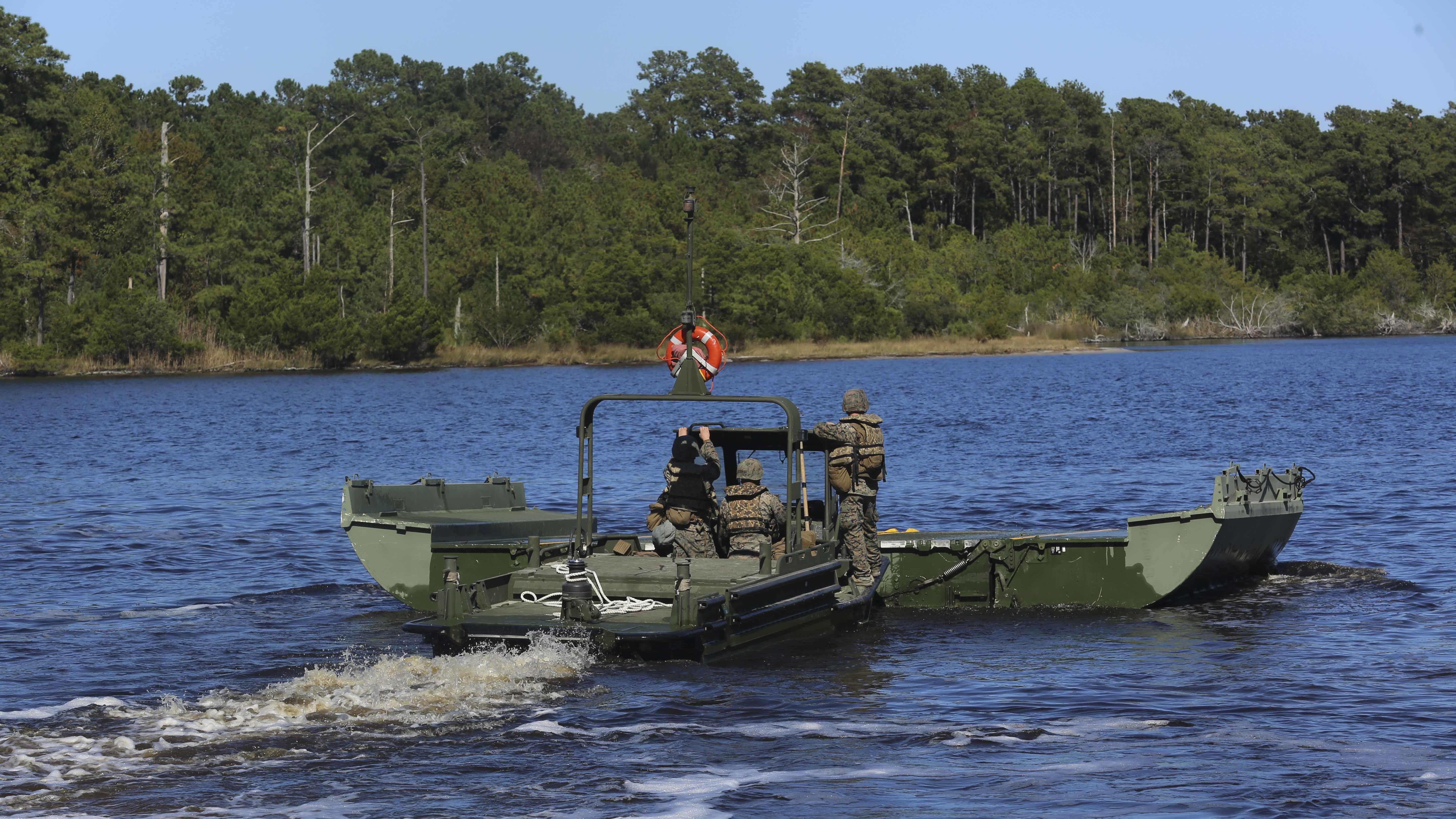 Splash Zone: 8th ESB builds a bridge > United States Marine Corps ...