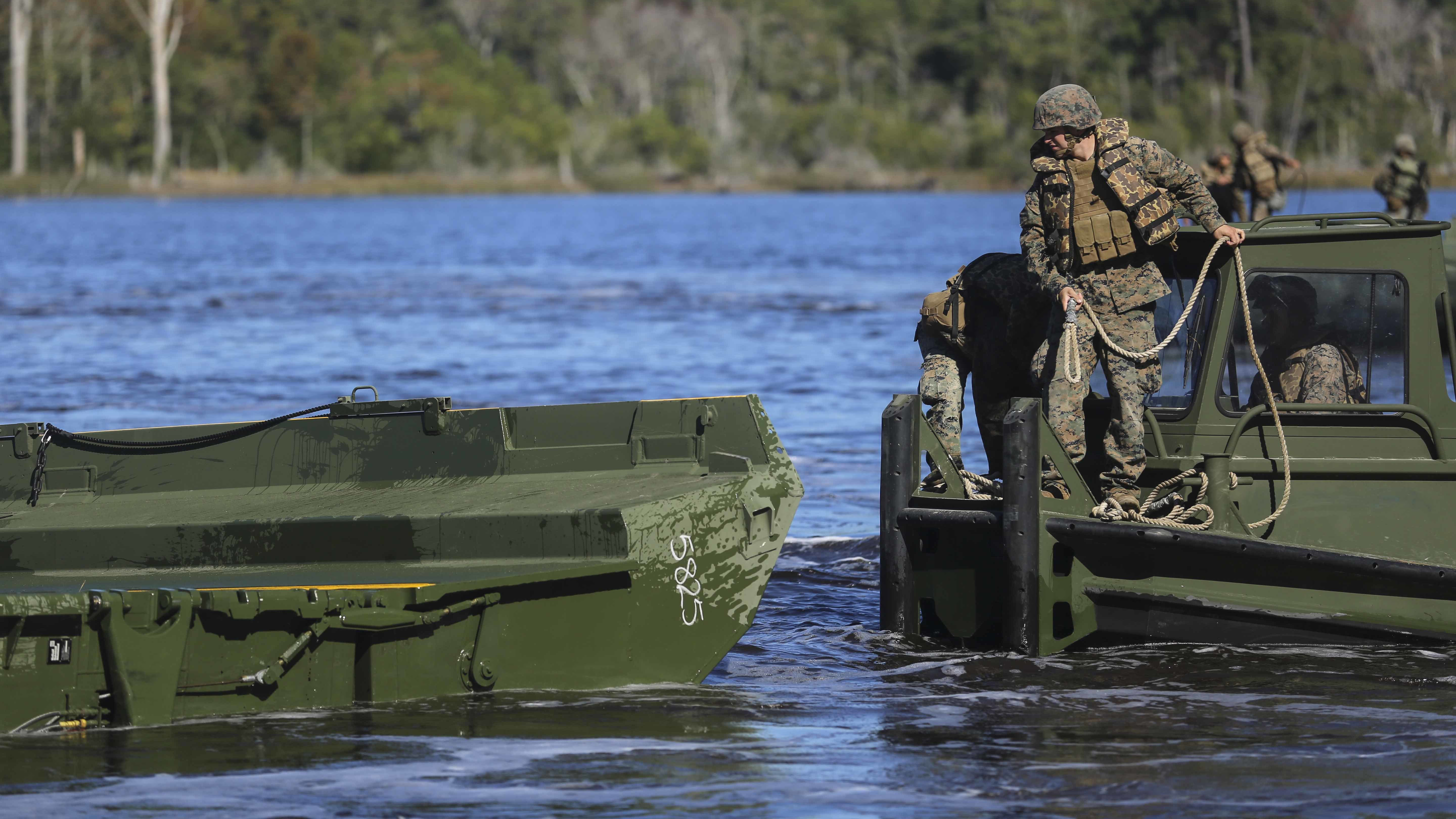 Splash Zone: 8th ESB builds a bridge > United States Marine Corps ...