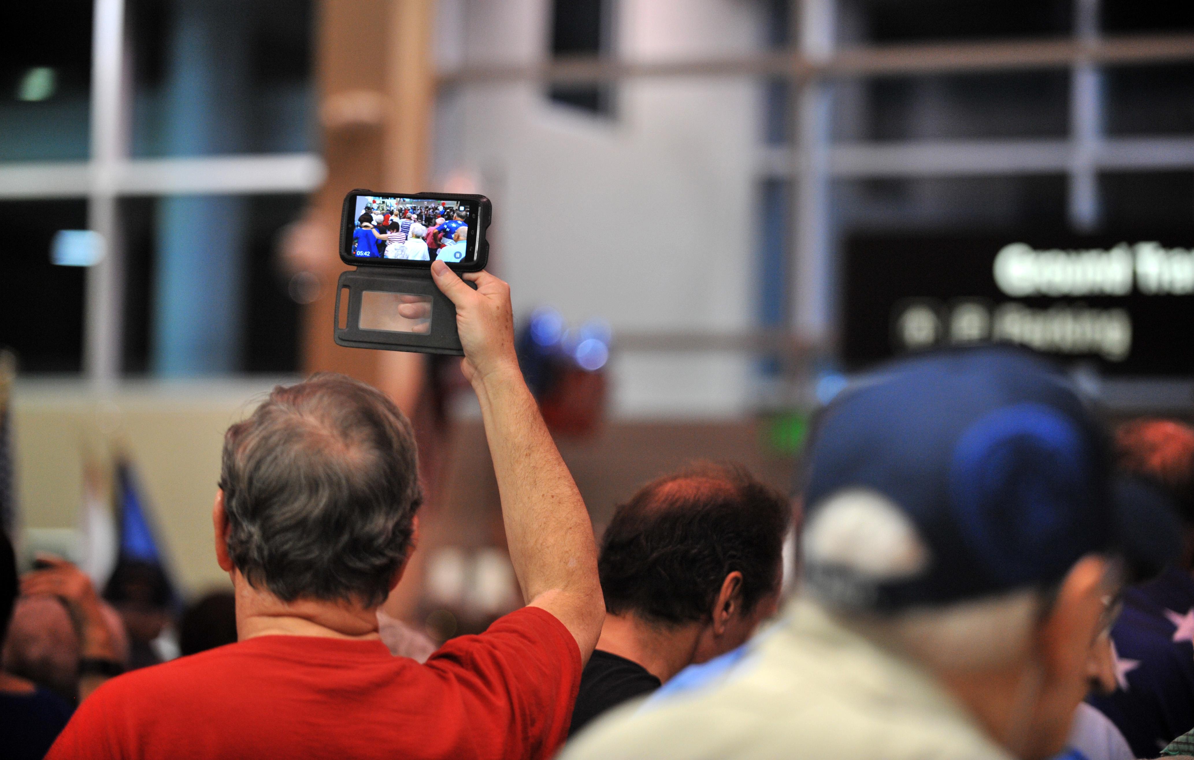 Honoring our war veterans: Community gathers to give war veterans ...