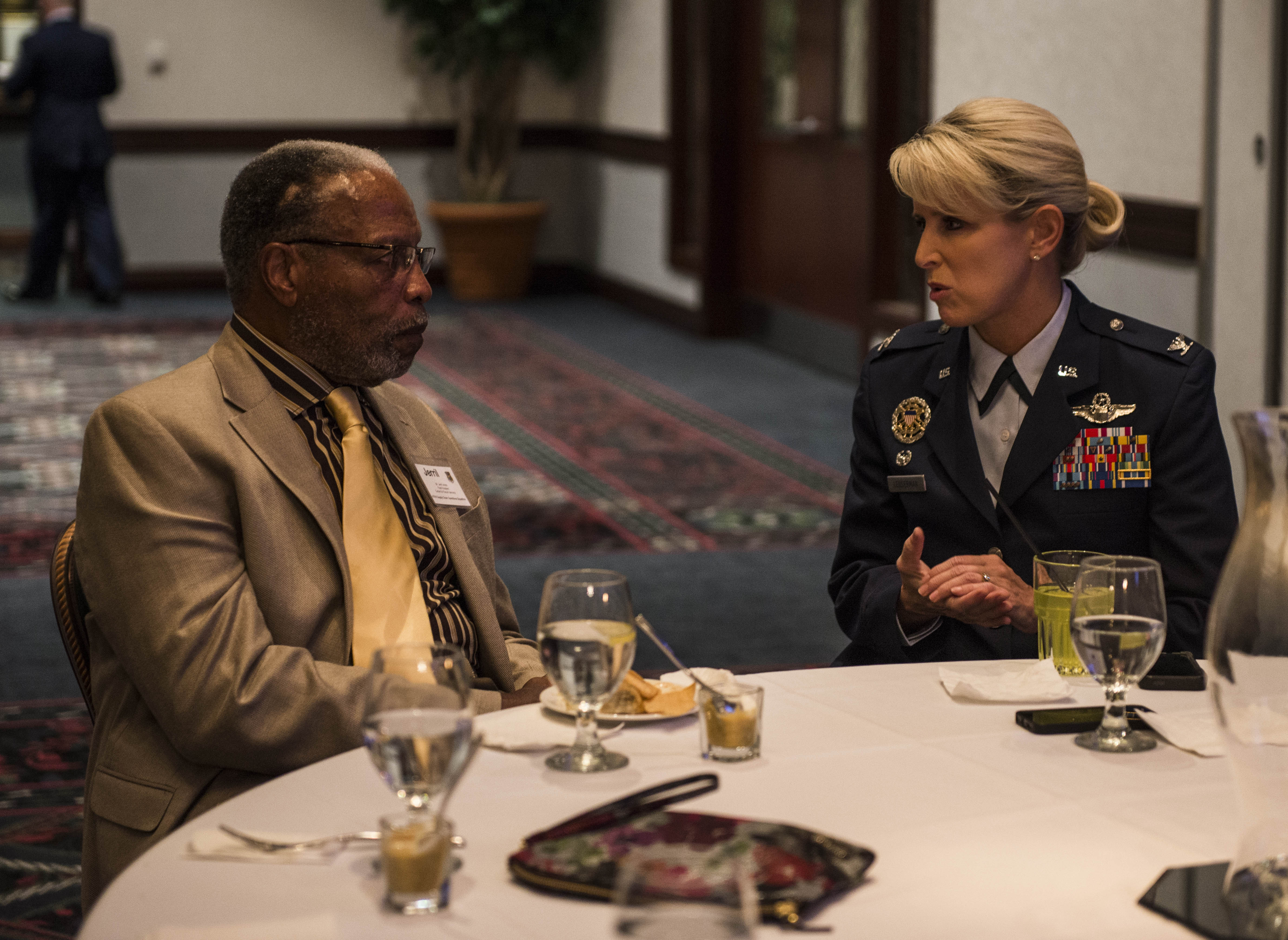 Scott welcomes new Honorary Commanders > Scott Air Force Base > Article ...