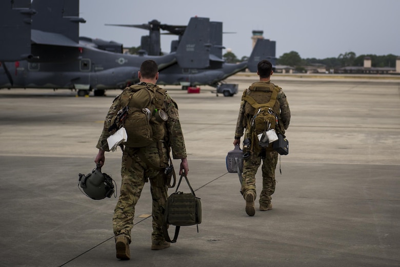 Osprey flight engineers ensure readiness > Air Force Special Operations ...
