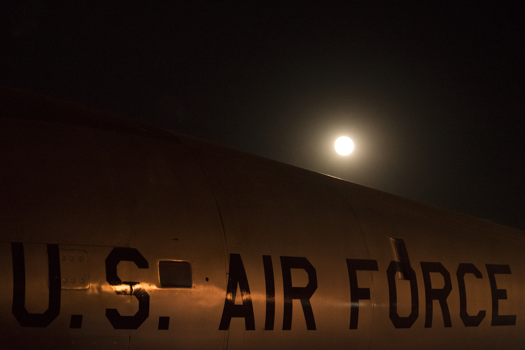 Supermoon brightens night sky: A lesson in orbital mechanics > Peterson ...
