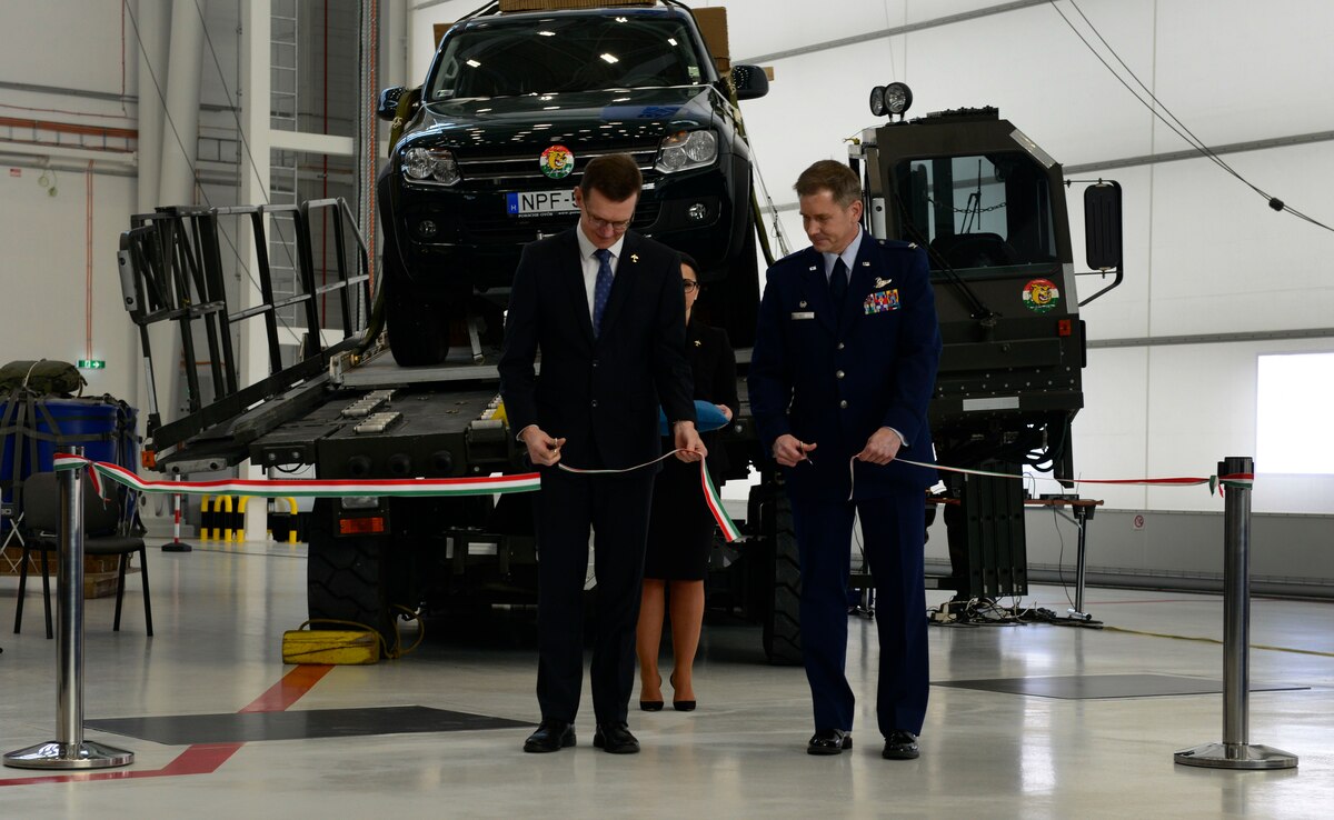 HAW opens new hangar > Aviano Air Base > Display