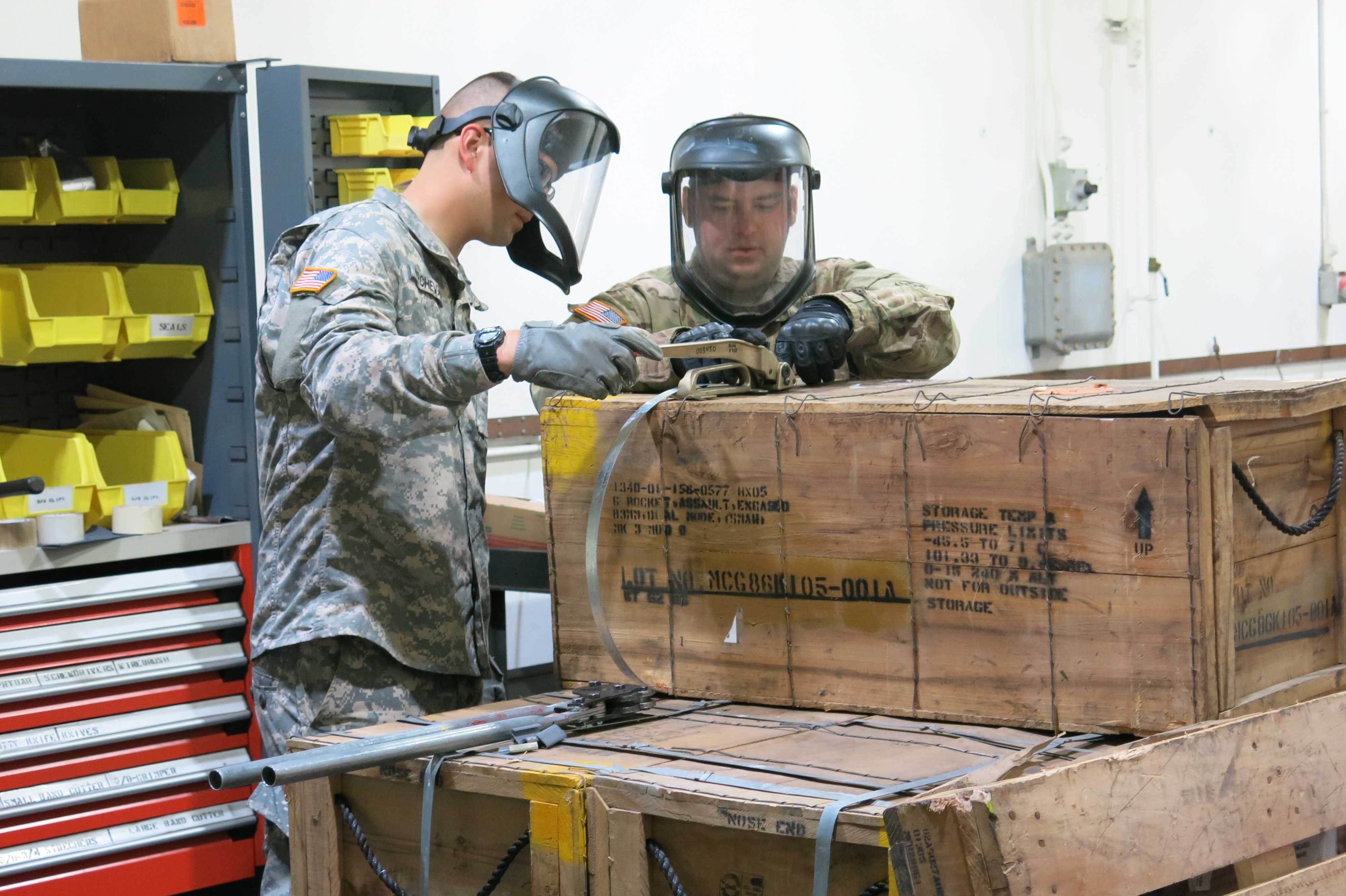 Reserve Soldiers from the 351st and 826th Ordnance Companies work ...