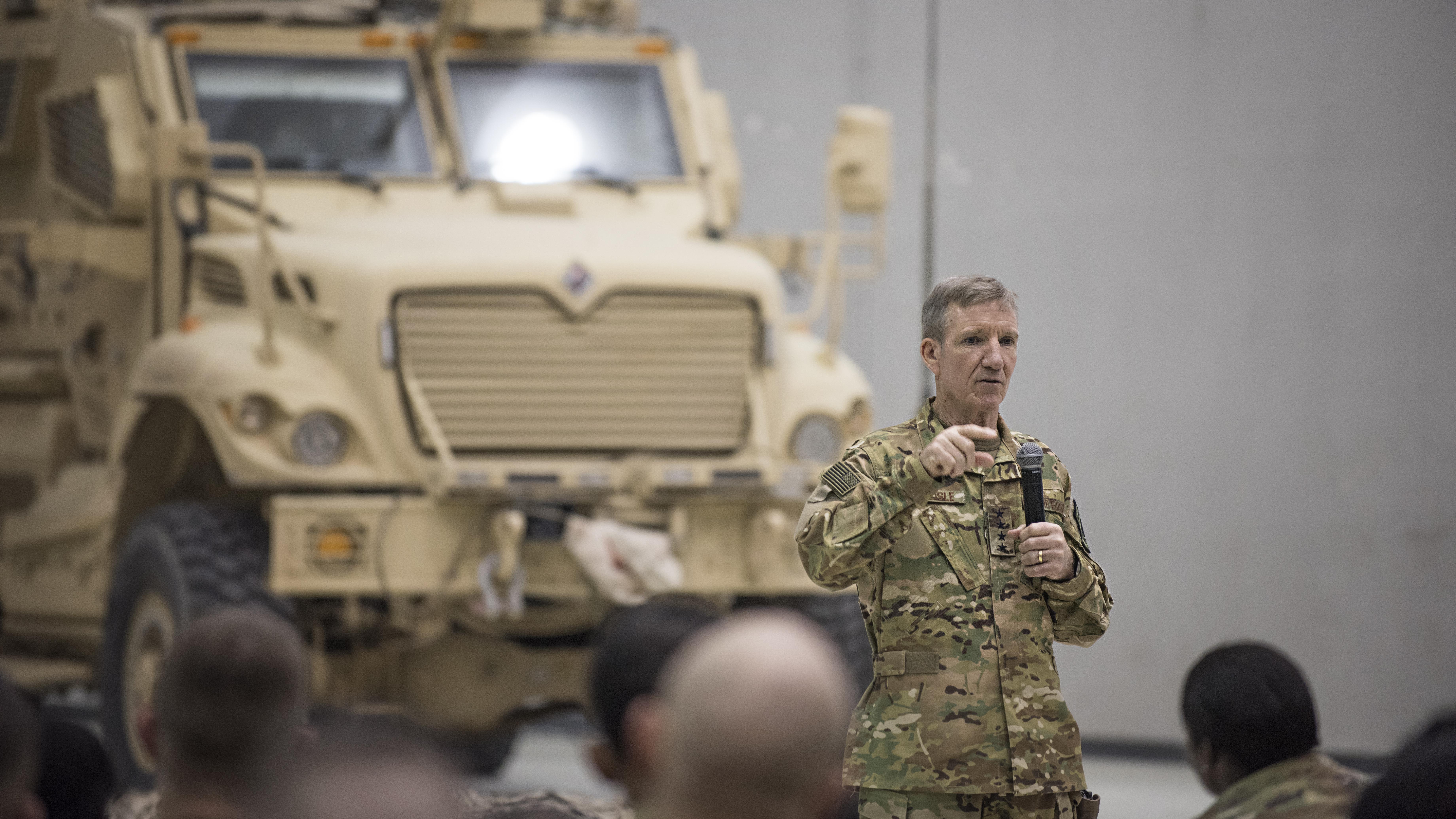 COMACC pays visit to deployed Airmen > U.S. Air Forces Central > Display