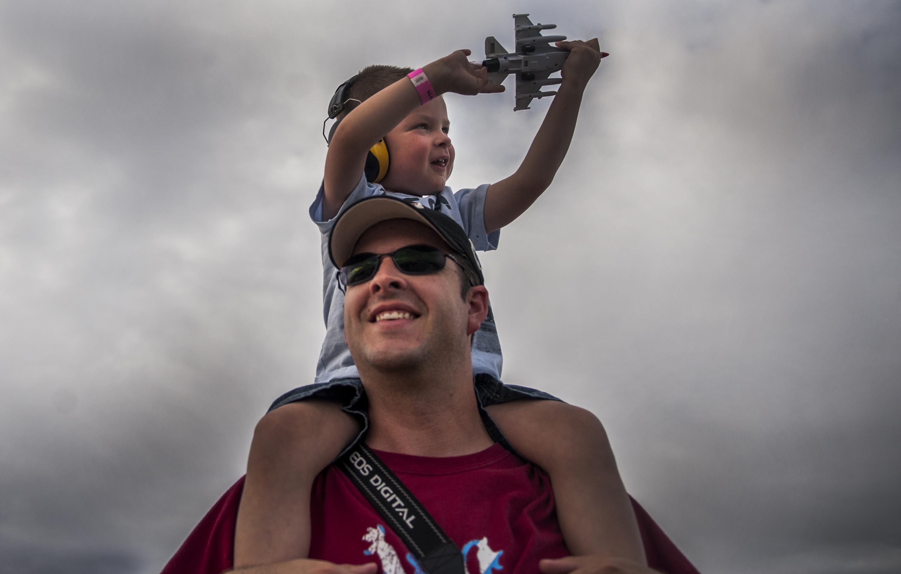 Thunderbirds perform in last show of the year > Nellis Air Force Base ...