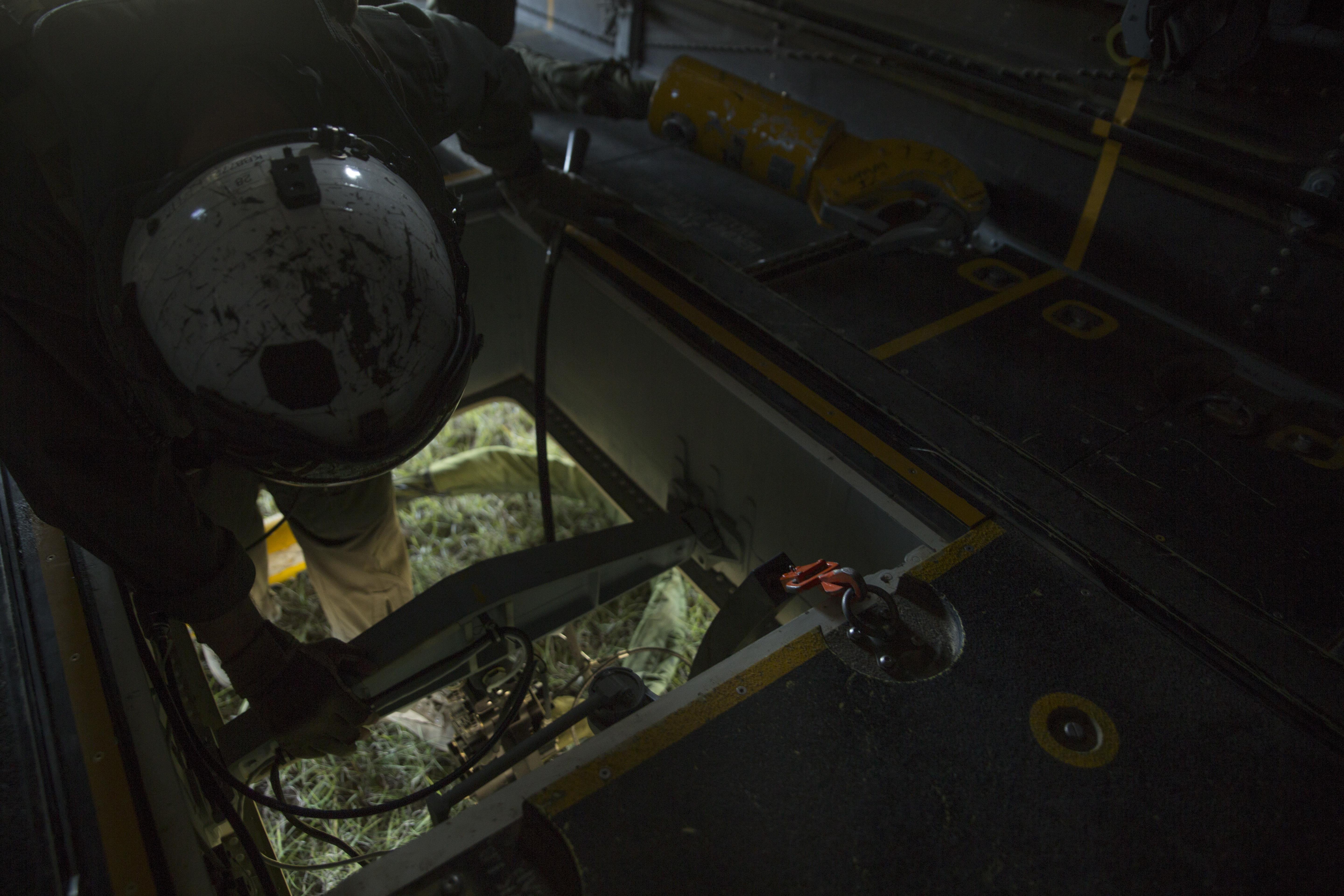 VMM 263 conducts external lift training