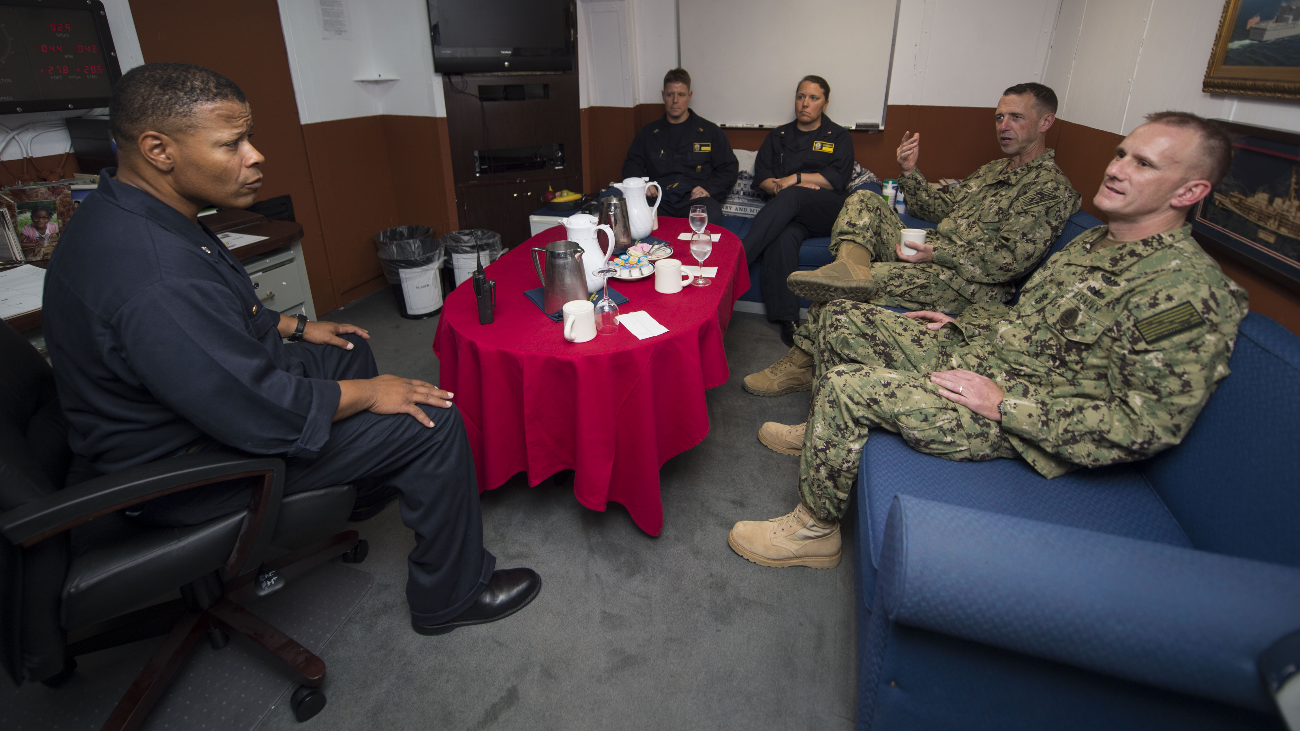 CNO and MCPON visit Roosevelt for Thanksgiving > United States Navy ...