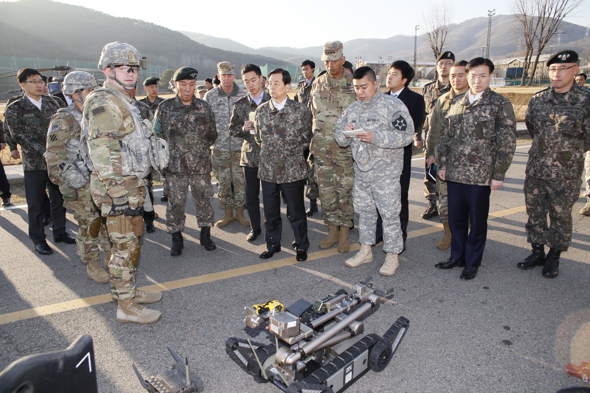 ROK Minister of National Defense participates in a battlefield ...