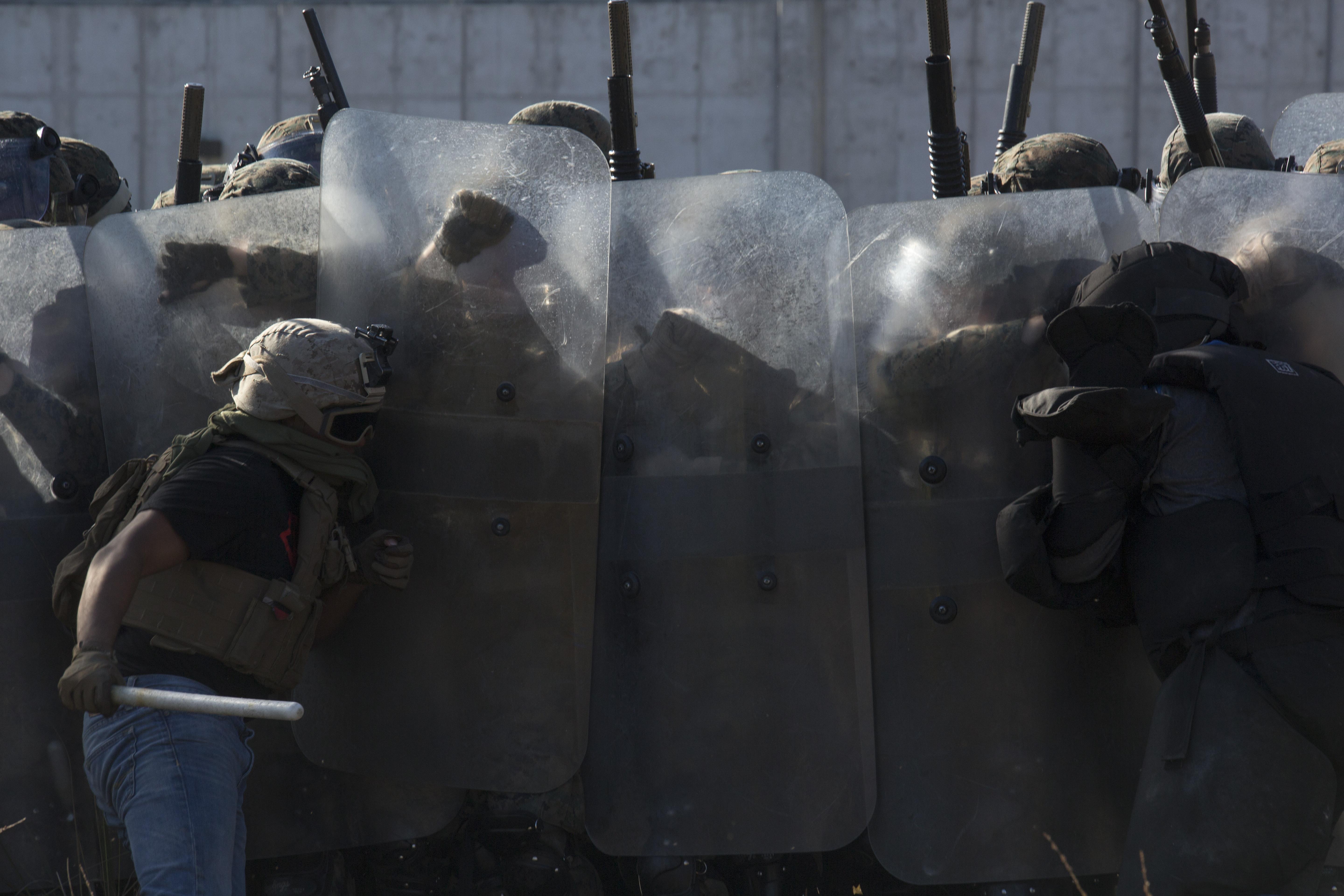 Shield Line: 3/6 learns riot control > FLEET MARINE FORCE, ATLANTIC ...