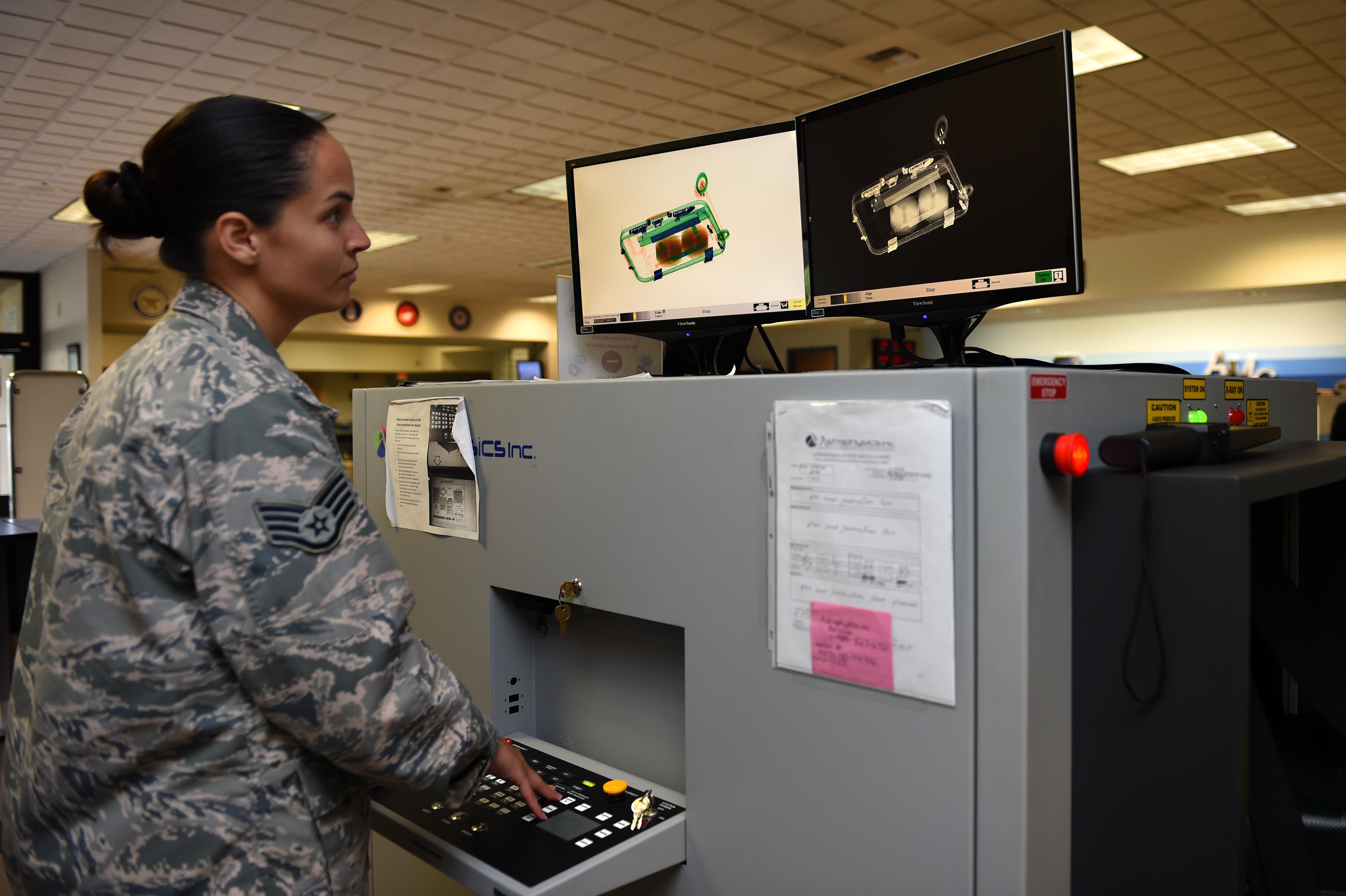 Aerial Port uses x-ray vision > Team McChord > Article Display
