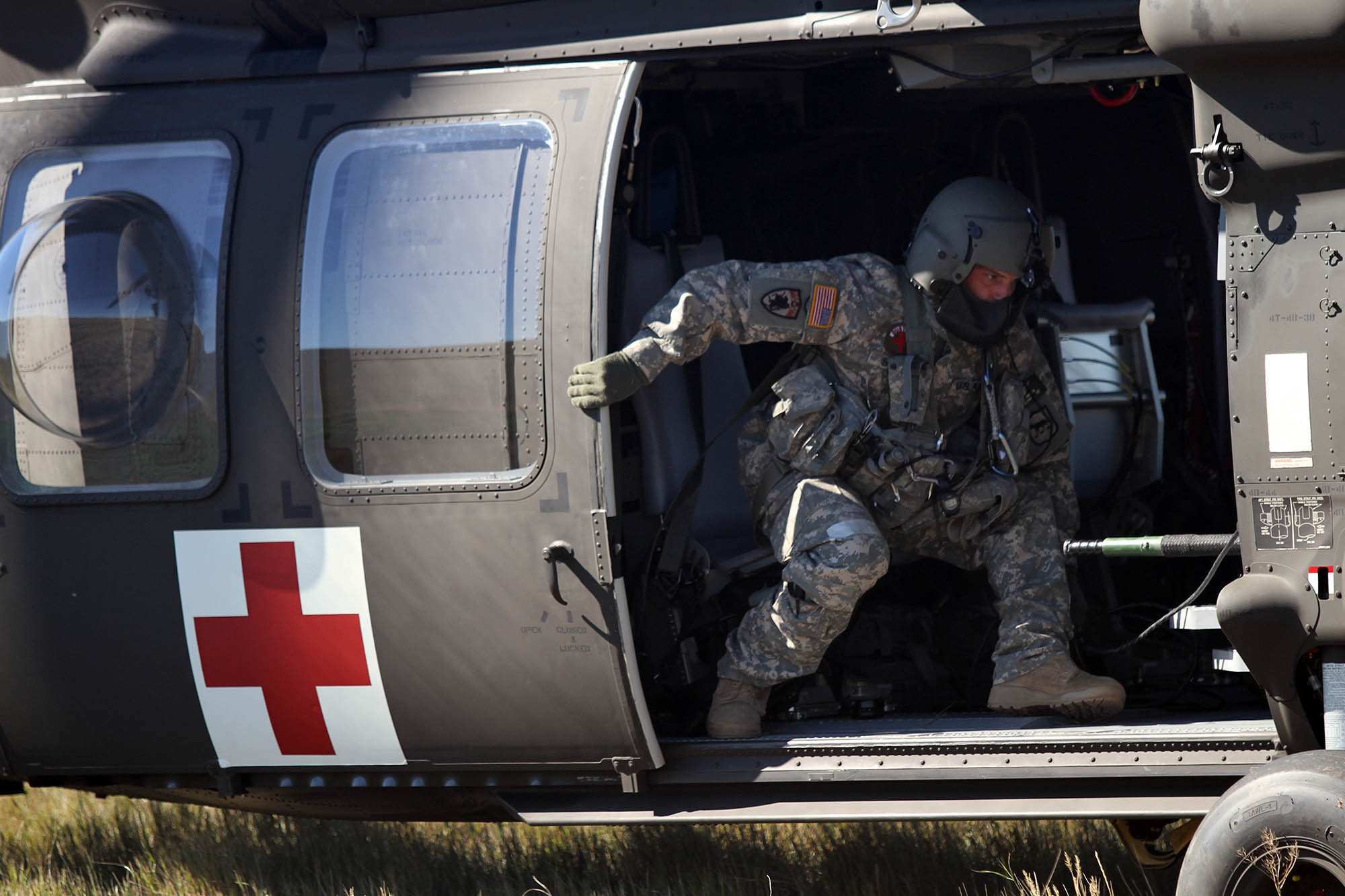 South Dakota Army Guard flight crews hone life-saving skills > National ...