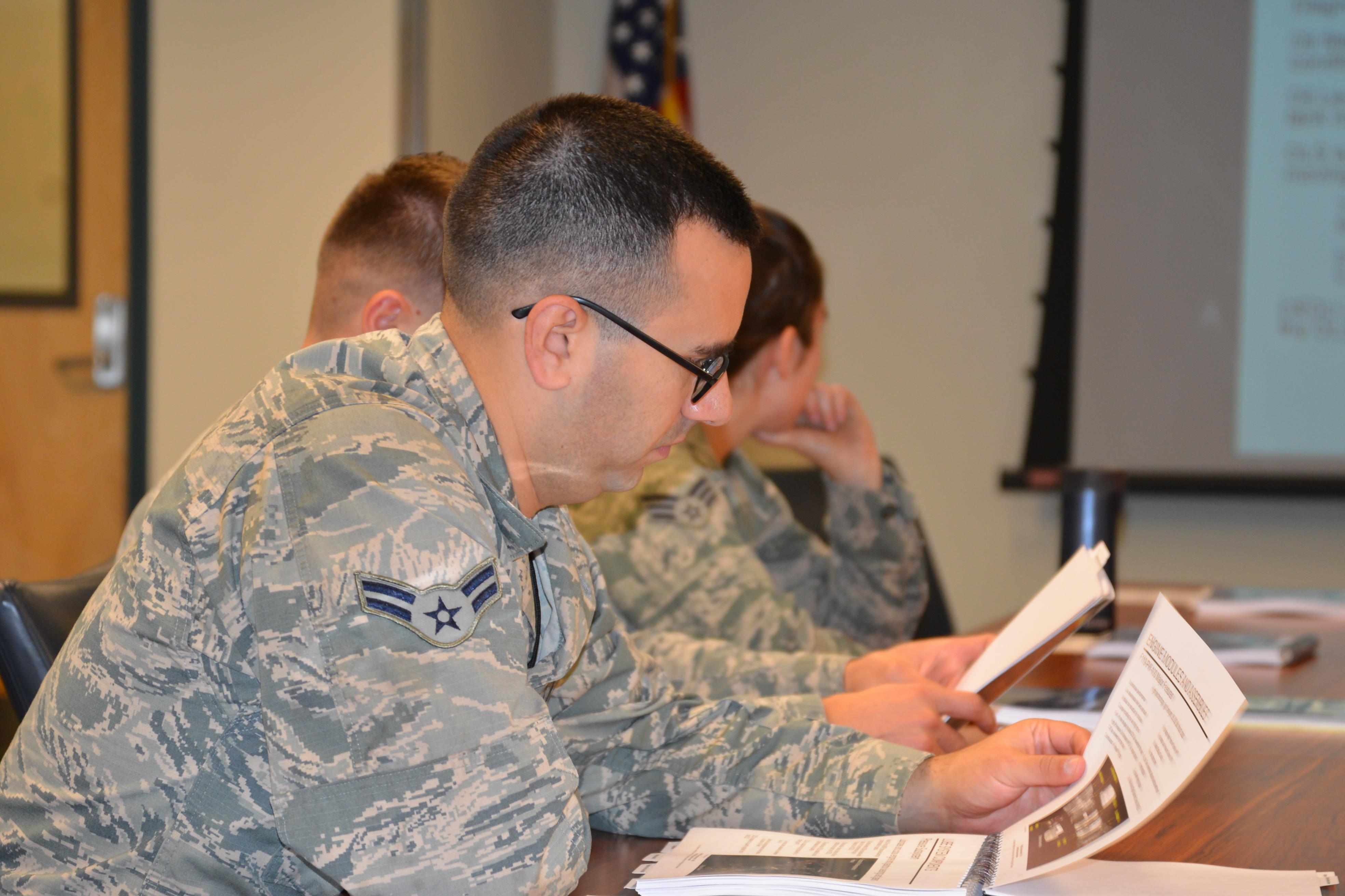 F-22 maintainers, partners stay up-to-date 360˚ > 477th Fighter Group ...