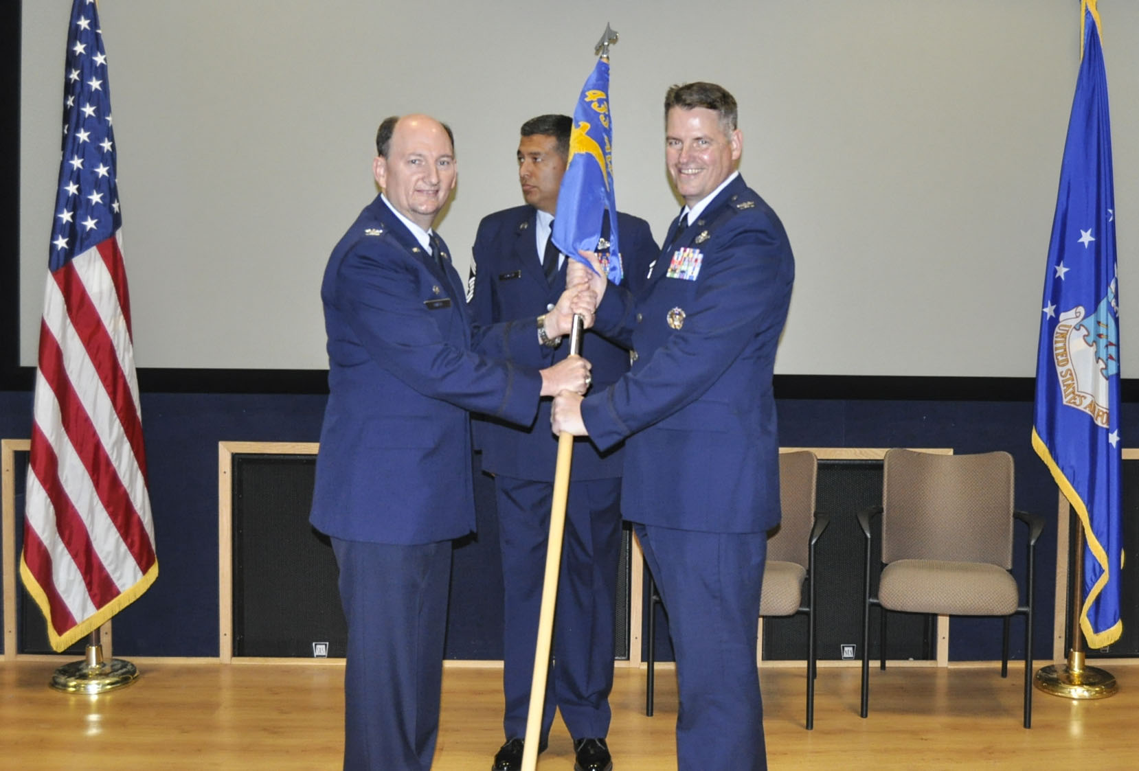Haynes takes charge of 433rd Operations Group > 433rd Airlift Wing ...