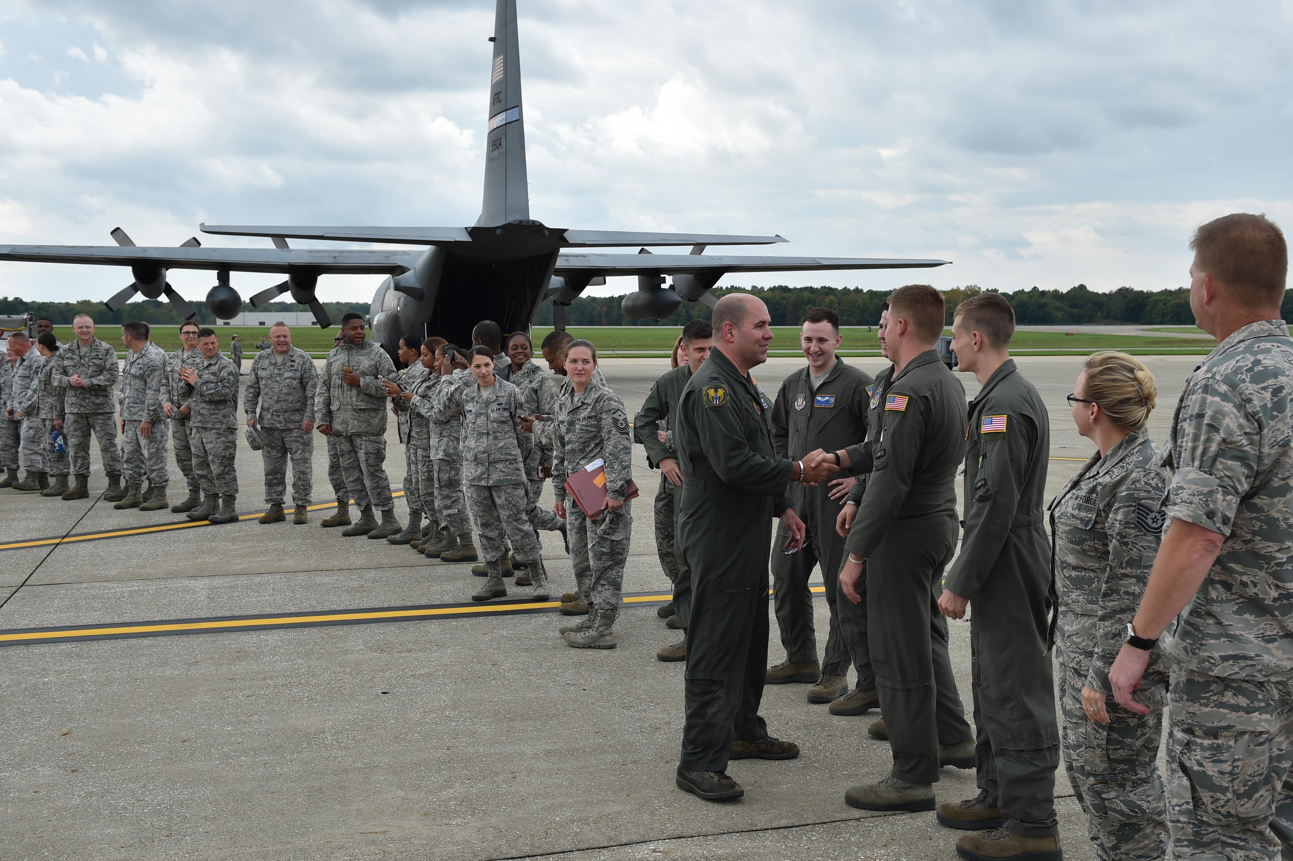 Dignan bids farewell to 910th > Youngstown Air Reserve Station ...