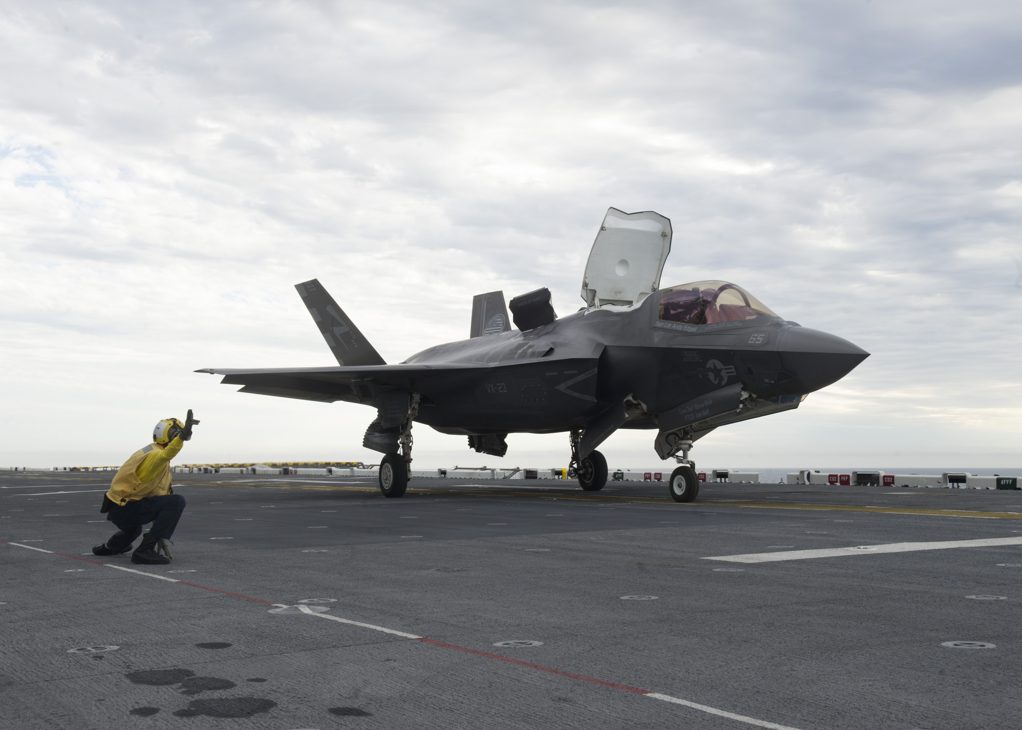F-35 Lightning II Testing Begins on USS America > United States Navy ...