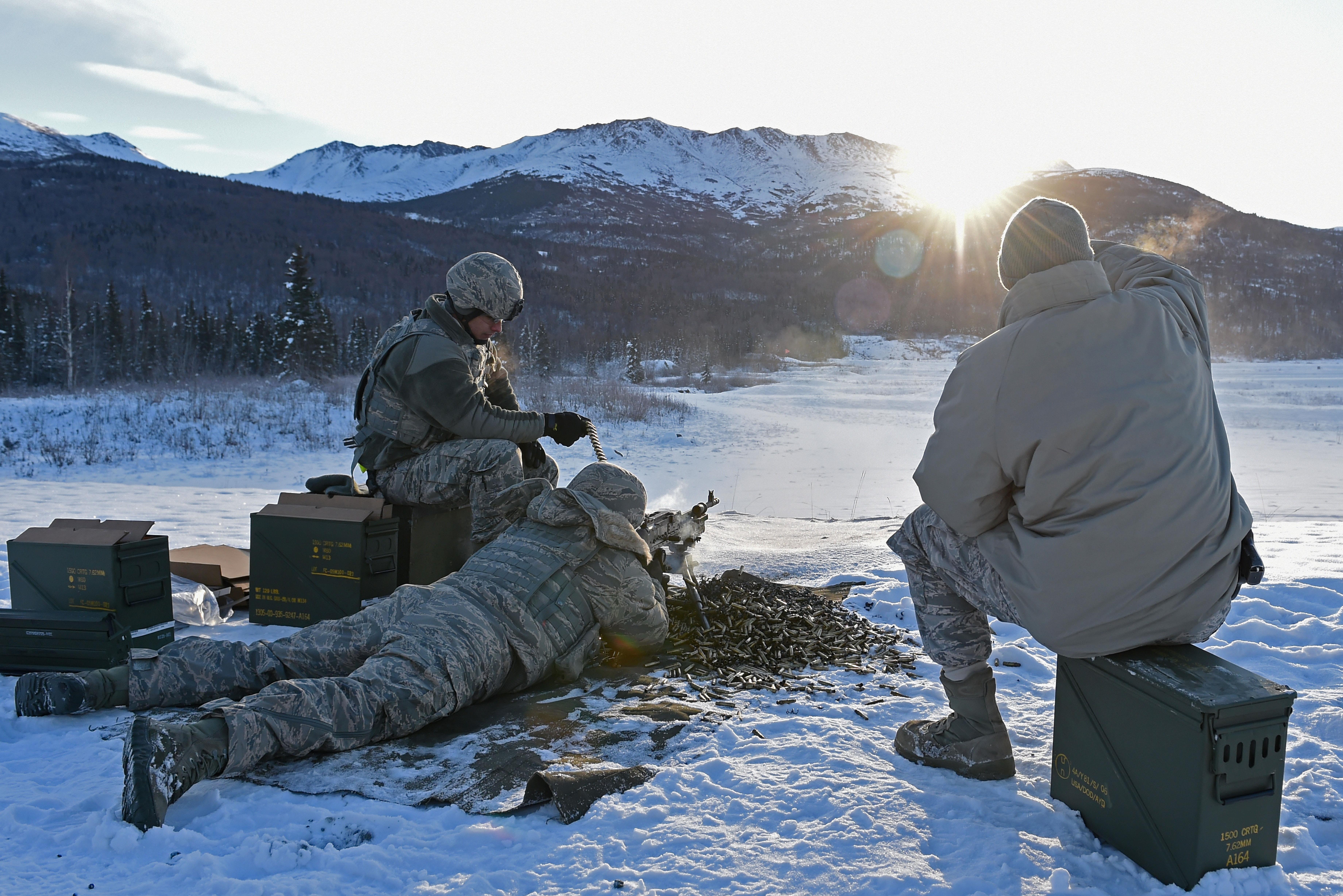673d SFS conduct M240 machine gun training > Joint Base Elmendorf ...