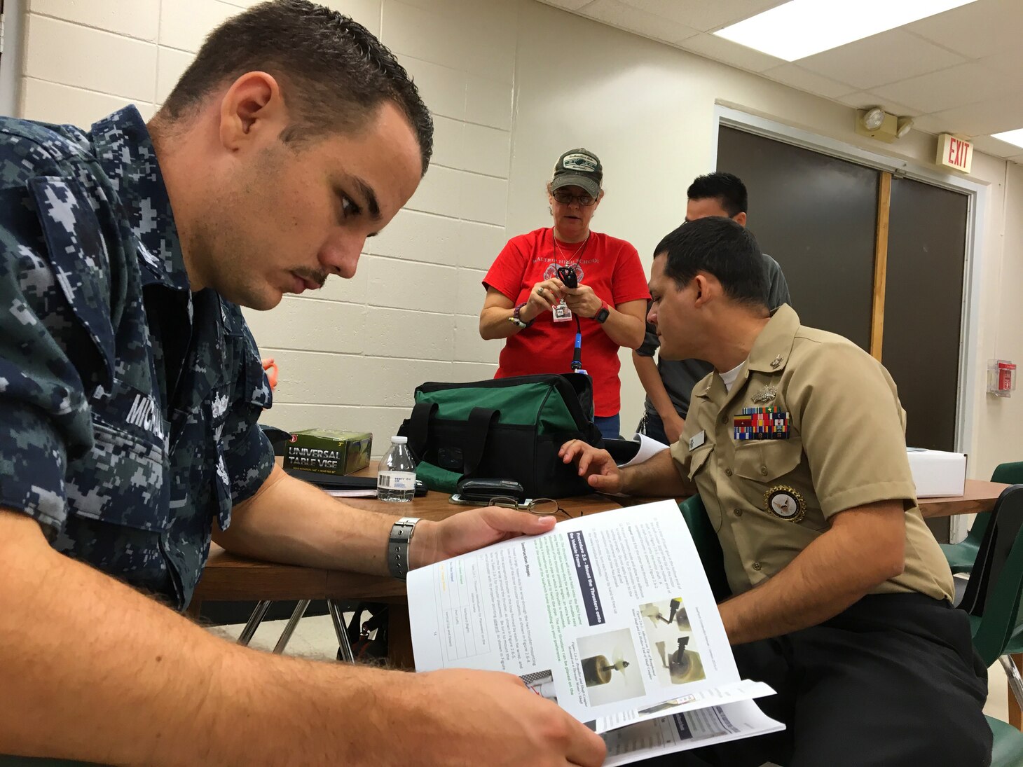Houston Recruiters, Teachers Build Robots! > United States Navy > News ...