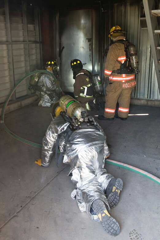 375th CES holds fire training exercise > Scott Air Force Base > News