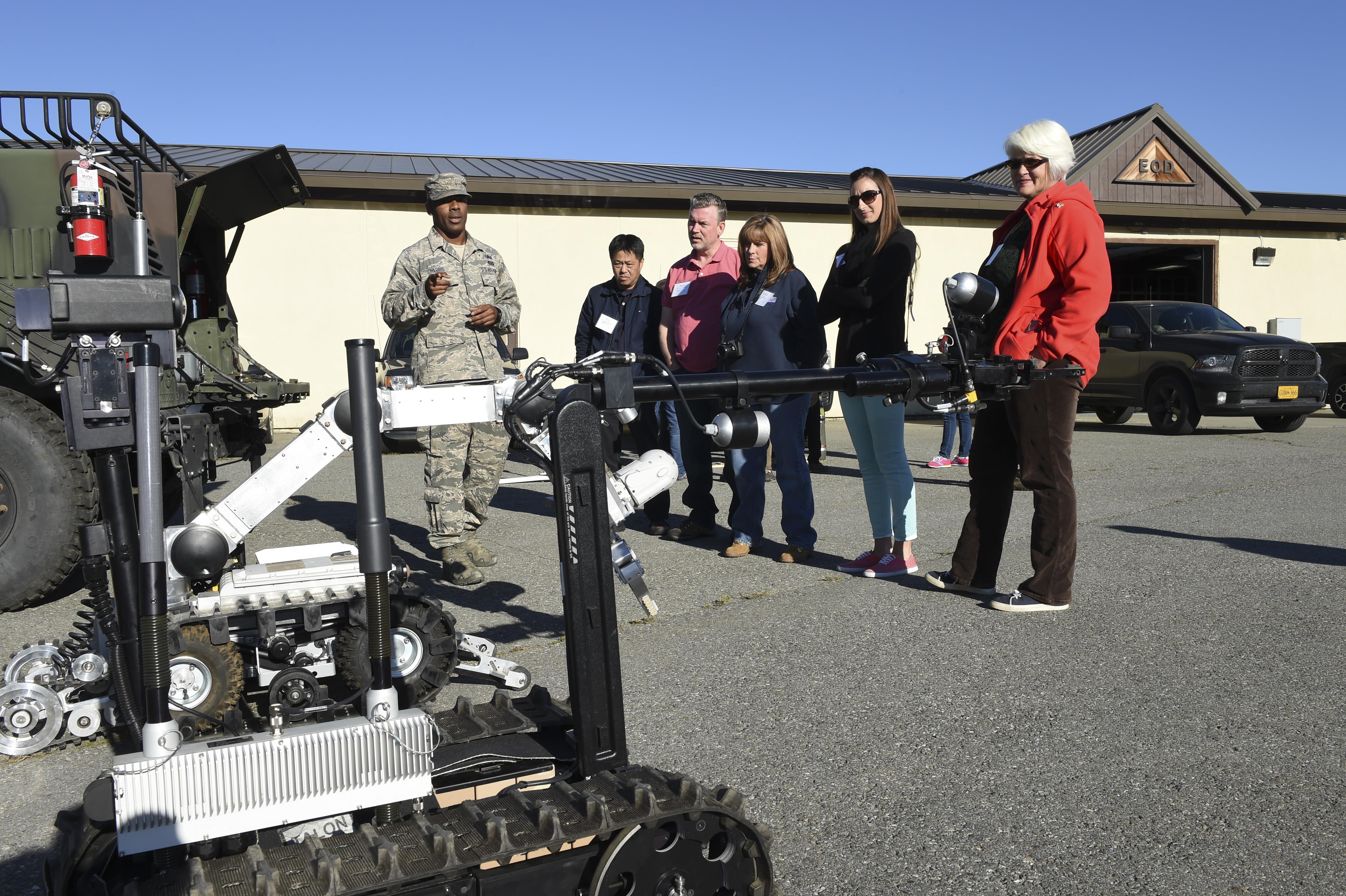 Puget Sound Civic Leaders Fly to Alaska > United States Marine Corps ...