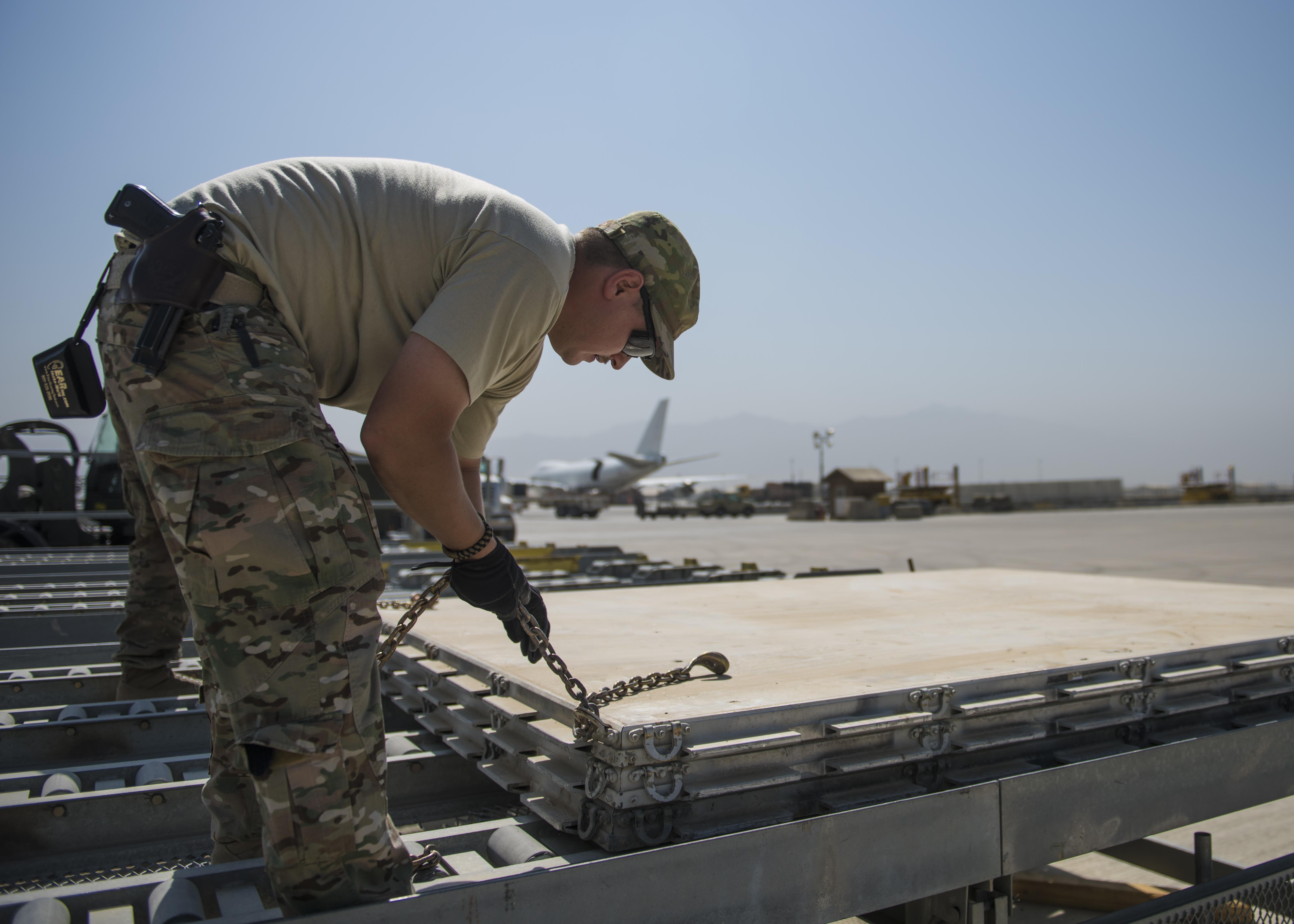 CMRE palletizes matting > U.S. Air Forces Central > News
