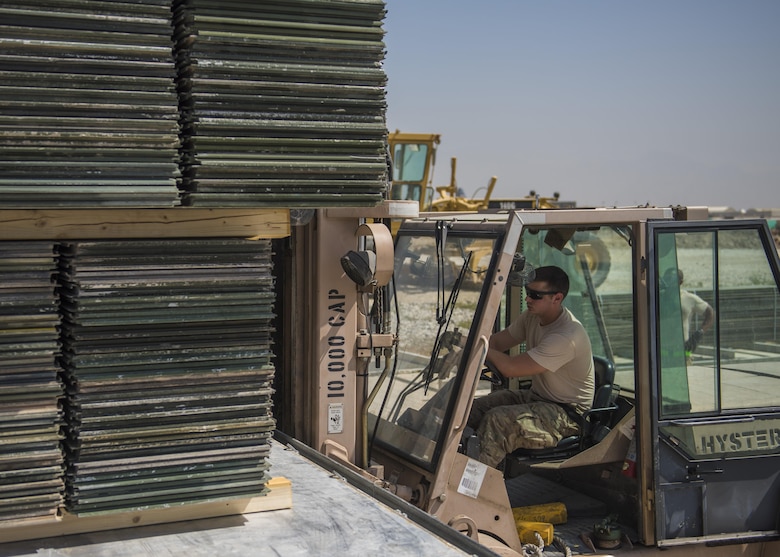 CMRE palletizes matting > U.S. Air Forces Central > News