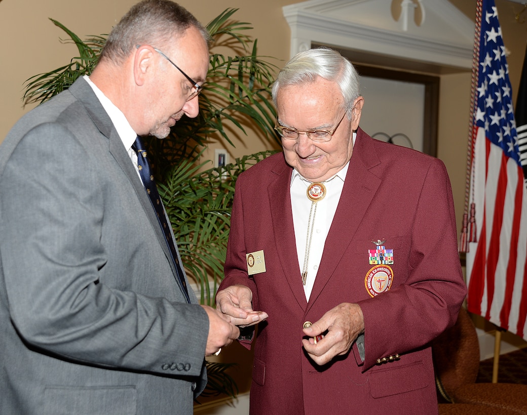 Former POW pilot recounts experience during Vietnam