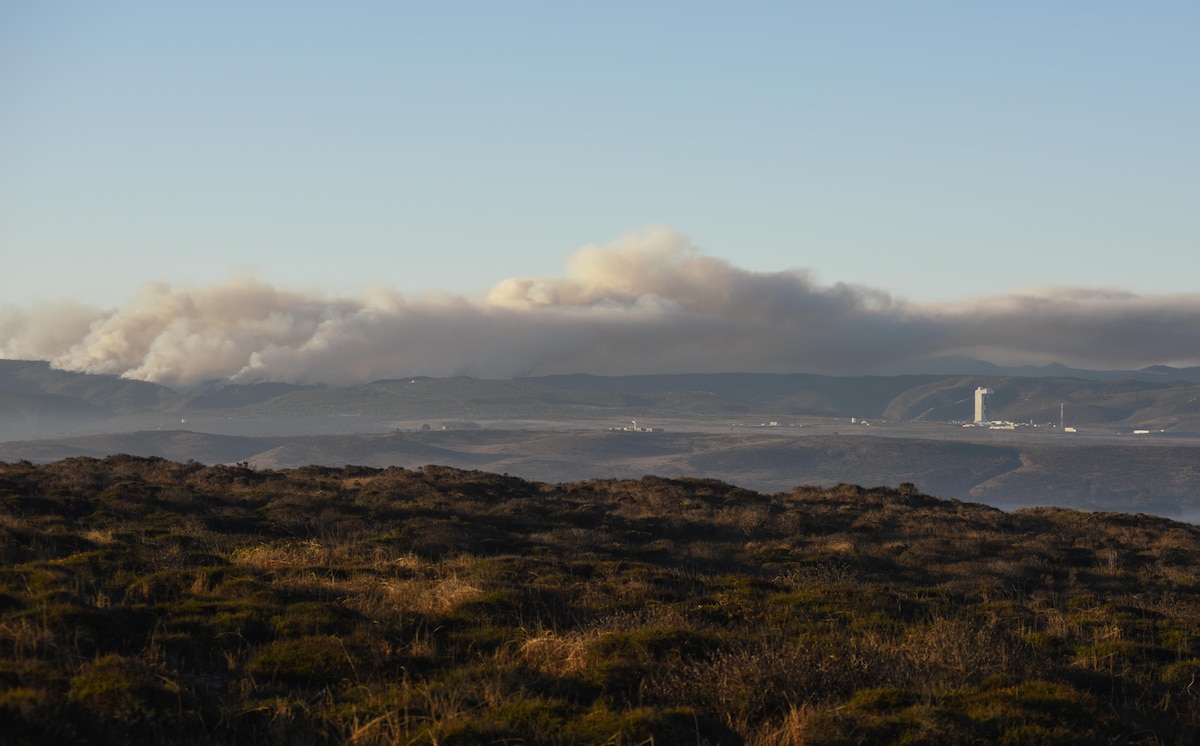 CREWS FIGHT VANDENBERG AFB WILDLAND FIRE > Vandenberg Space Force Base ...