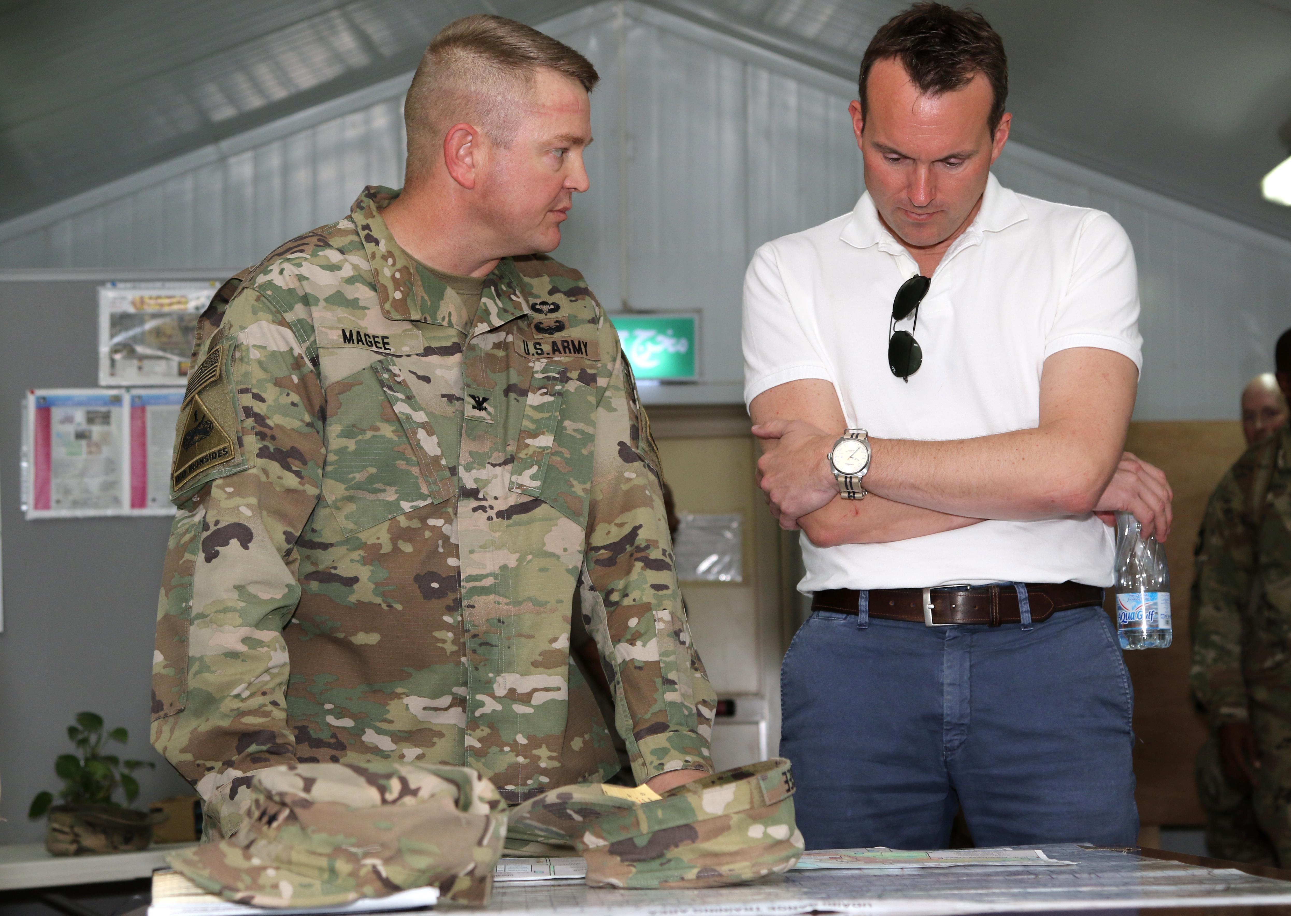 Army Secretary meets Soldiers in Kuwait > U.S. Army Central > News | U ...
