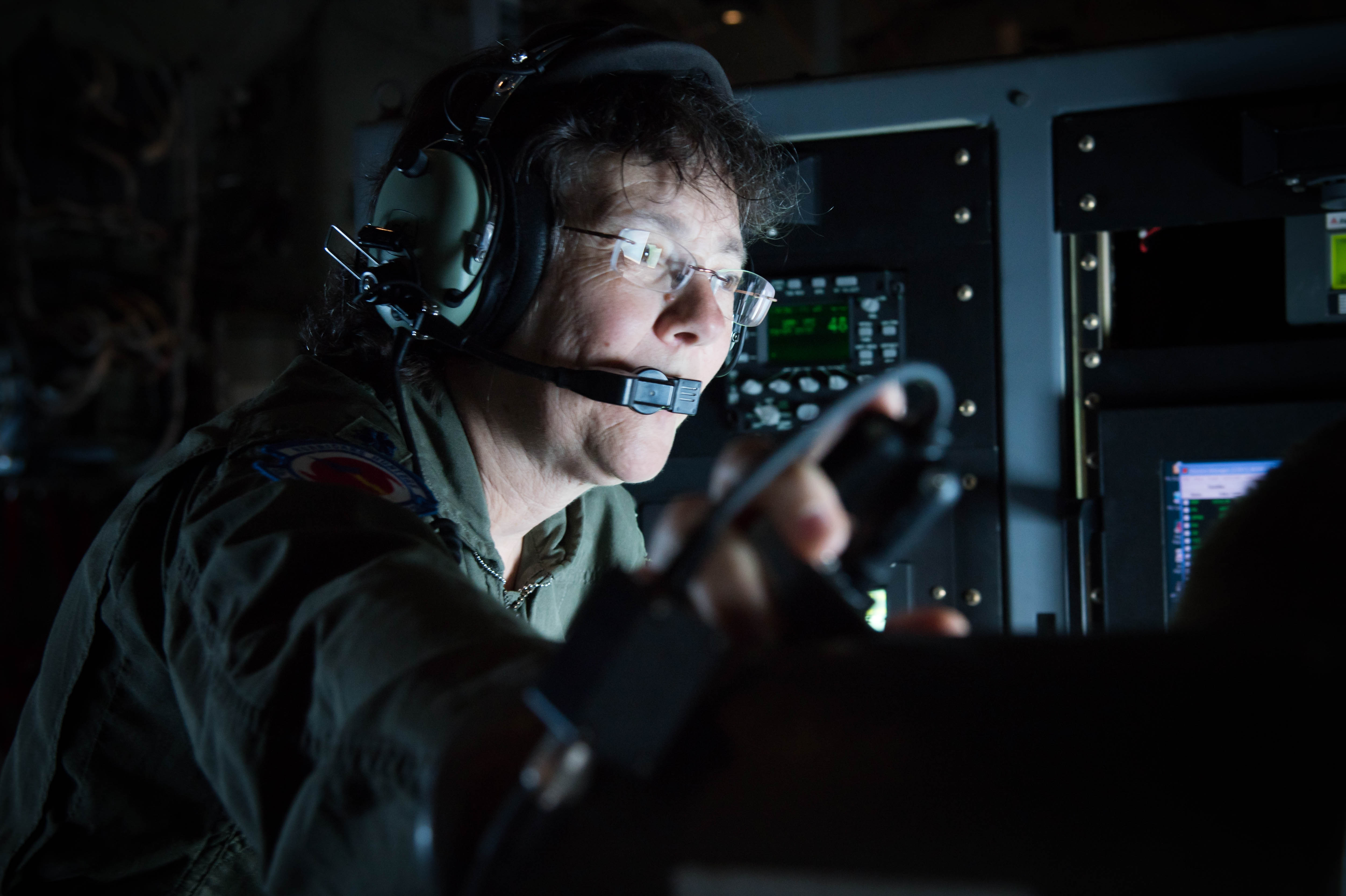 Long-time weather recon crewmembers retire > Air Force Reserve Command ...