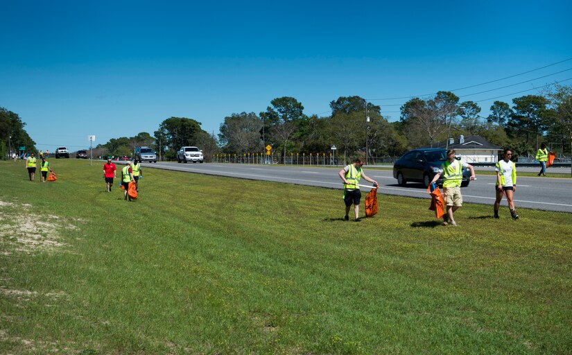 AFE helps keep Florida beautiful > Hurlburt Field > Article Display