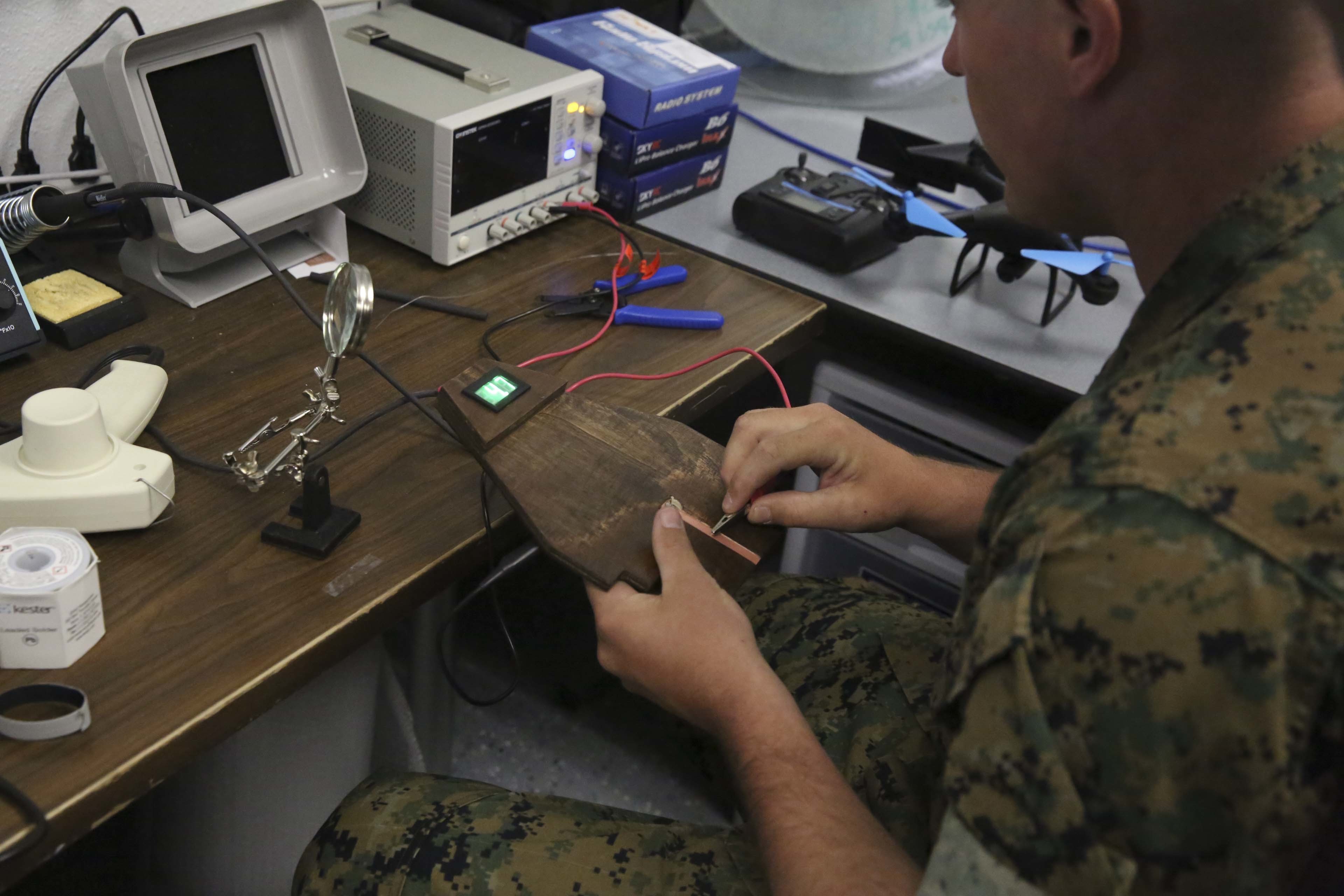 1st MarDiv CG visits Combat Center FabLab > Marine Corps Air Ground ...