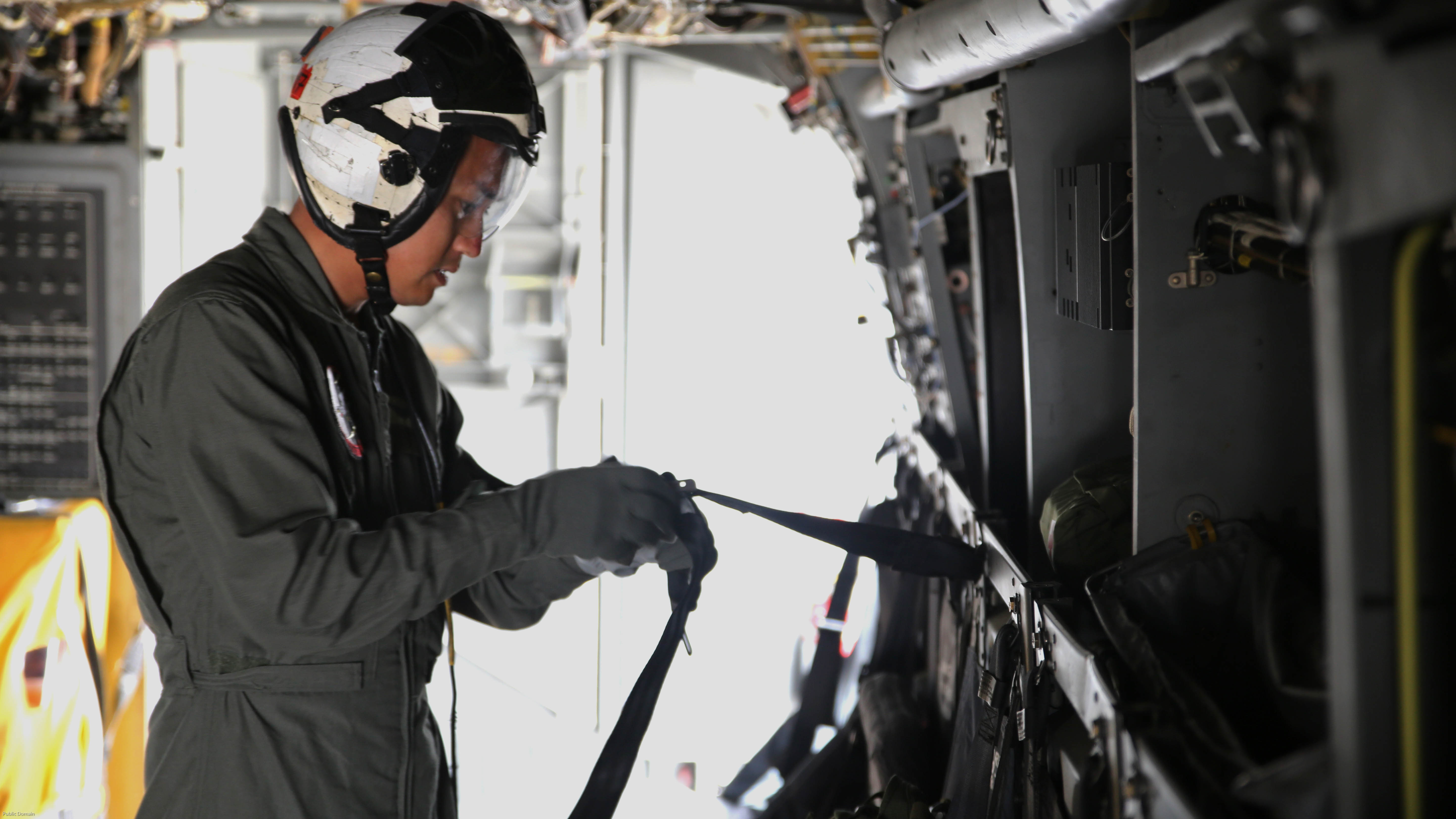 First Japanese MV-22 Osprey crew chief > United States Marine Corps ...