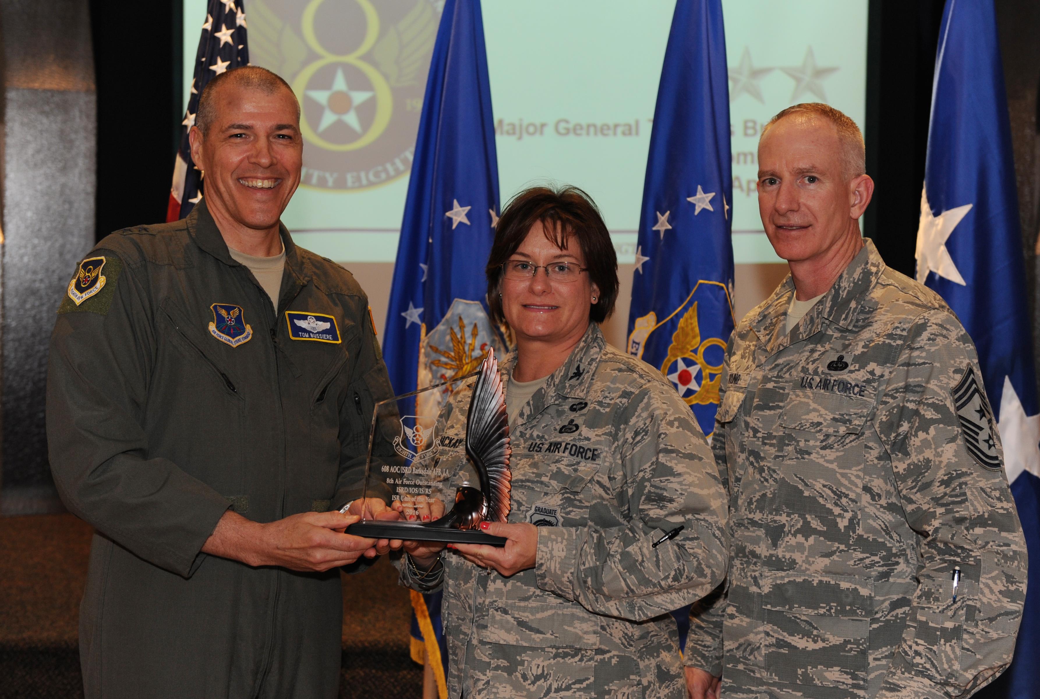 8 AF commander addresses HQ Airmen > 8th Air Force/J-GSOC > Article Display