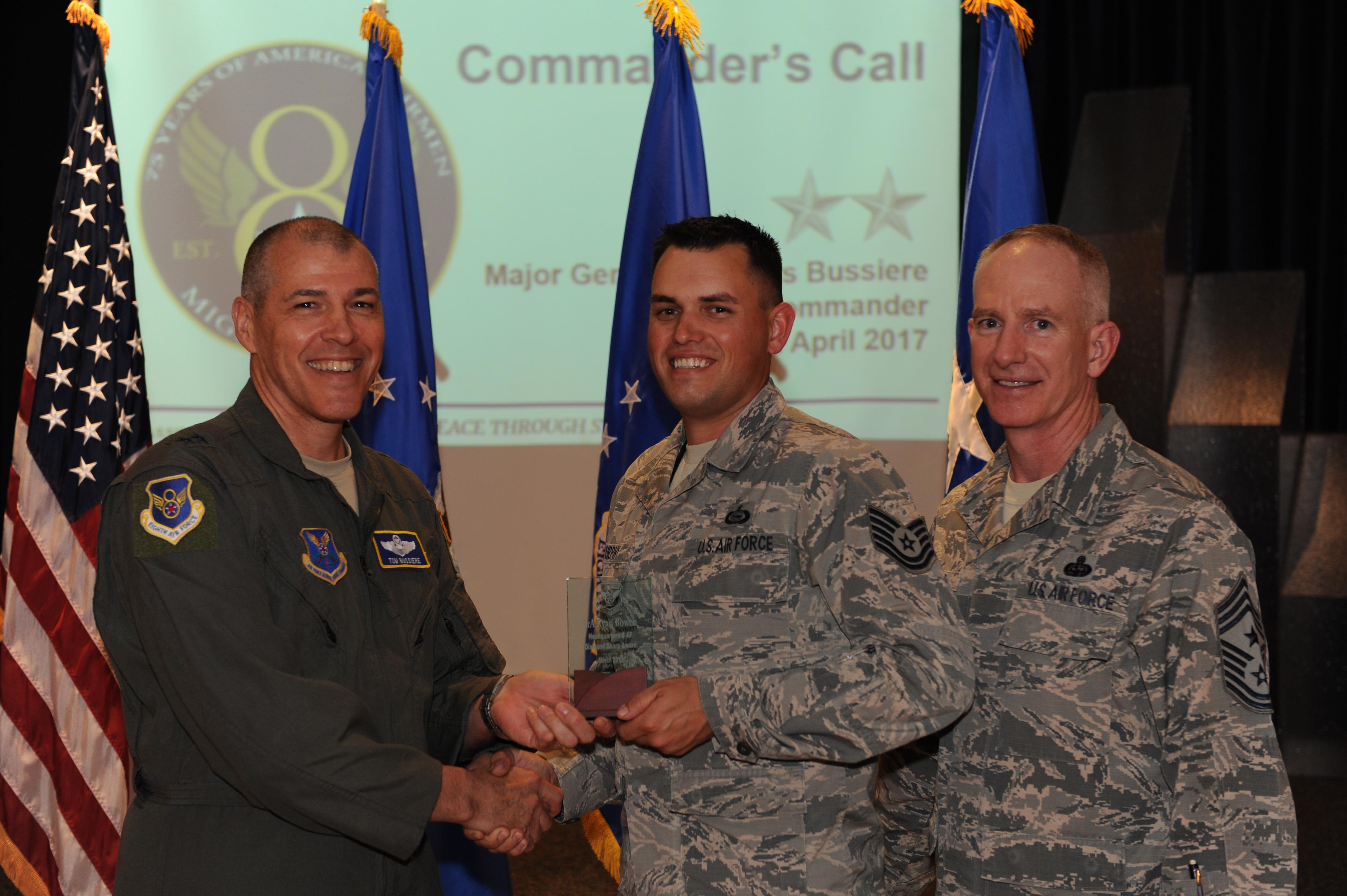 8 AF commander addresses HQ Airmen > 8th Air Force/J-GSOC > Article Display