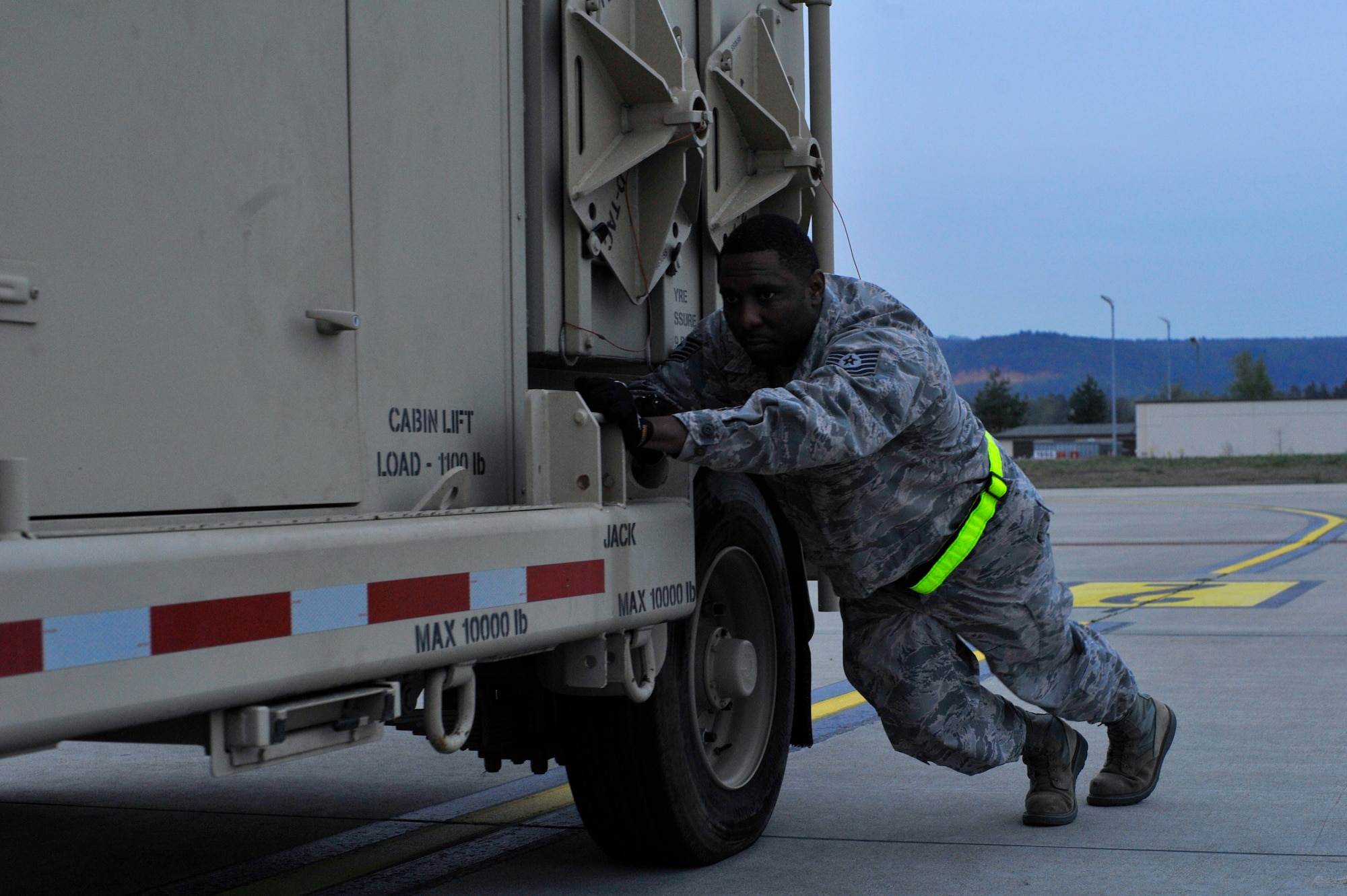 1st Combat Communication Squadron Airmen become loadmasters > Ramstein ...