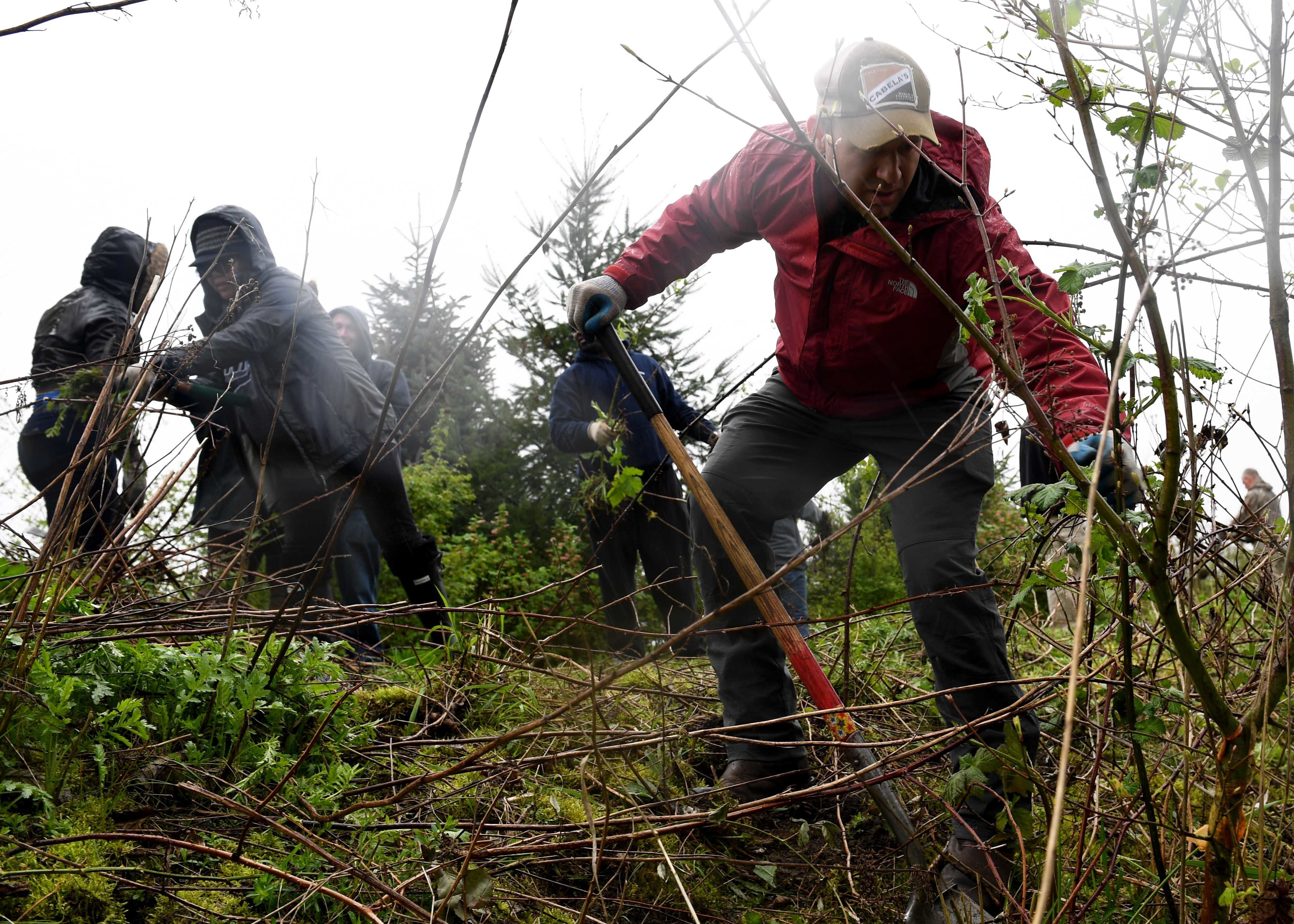 NSE Cleans up for Earth Day > United States Navy > display-pressreleases