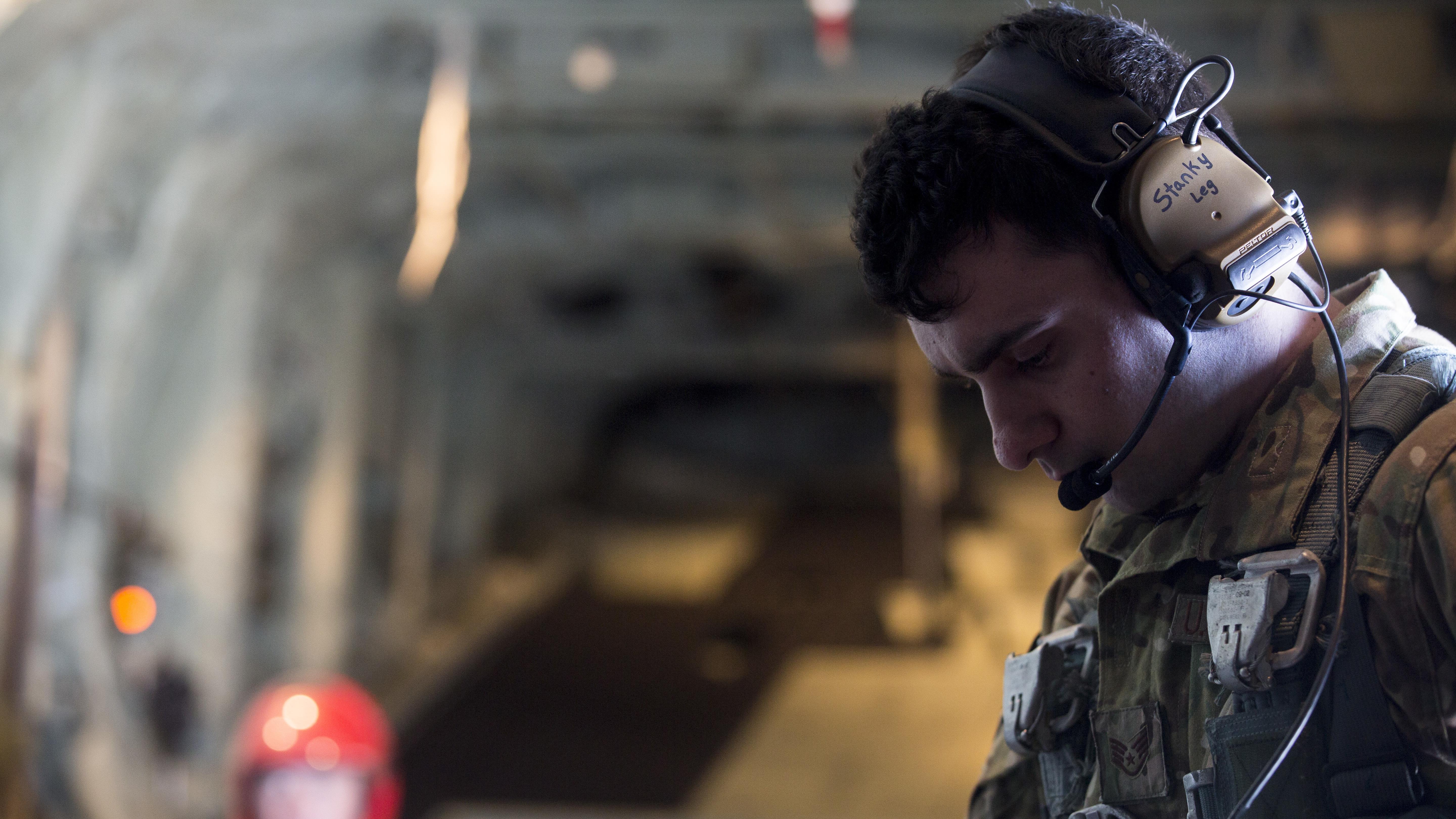Mobile Training Team conducts first military freefall jumpmaster course ...