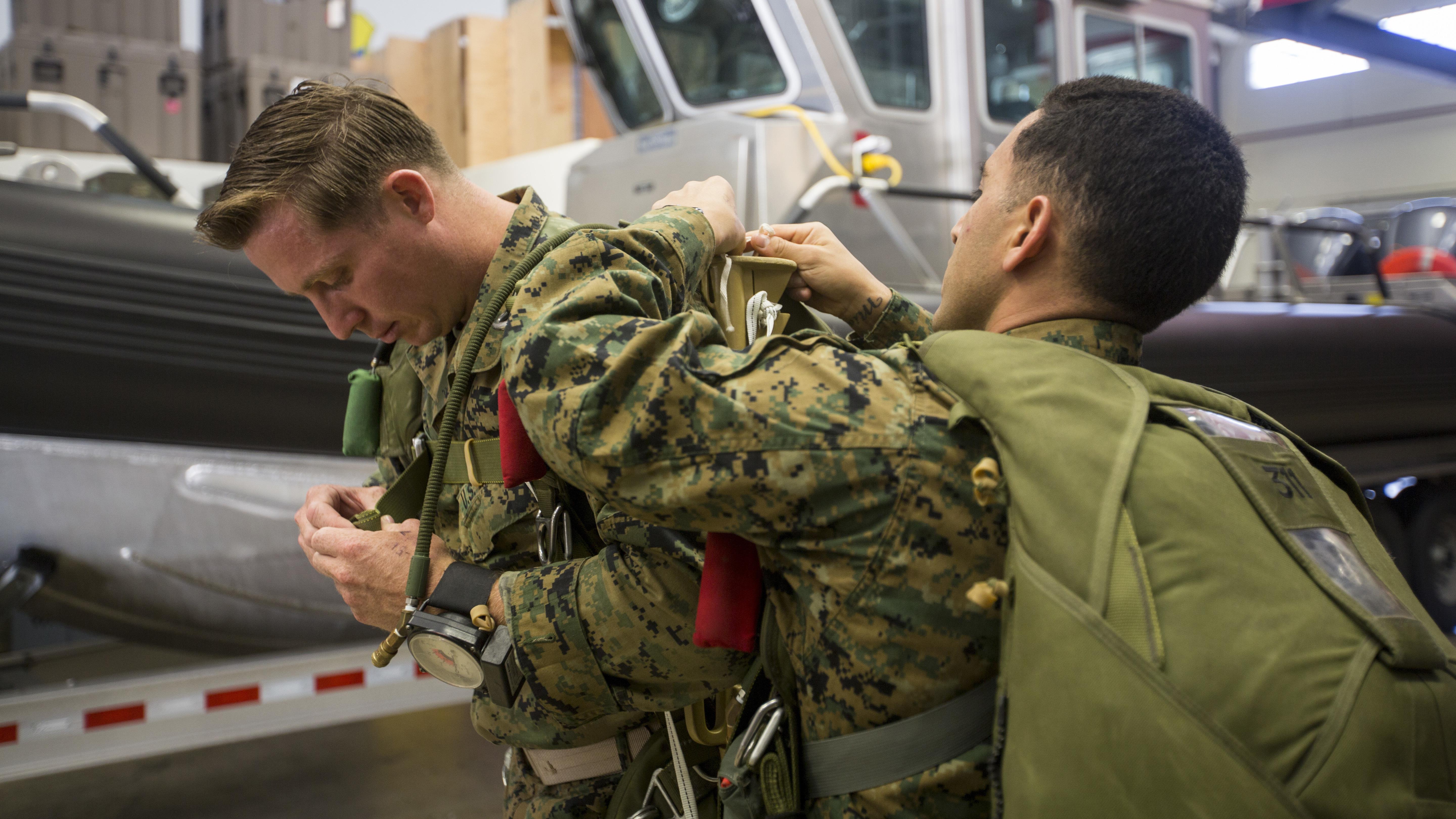Mobile Training Team conducts first military freefall jumpmaster course ...