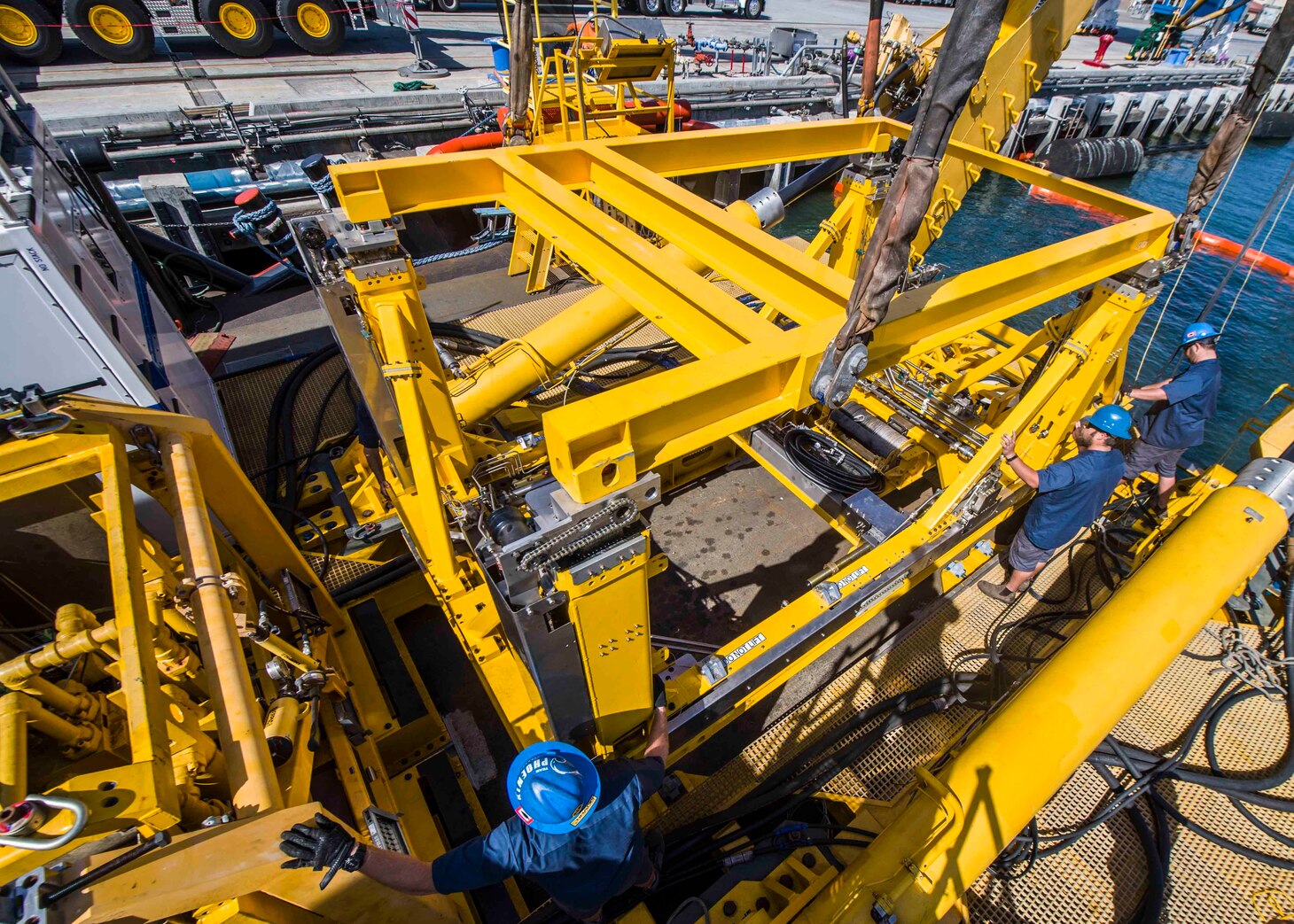 Undersea Rescue Command Installs Submarine Rescue Diving, Recompression ...