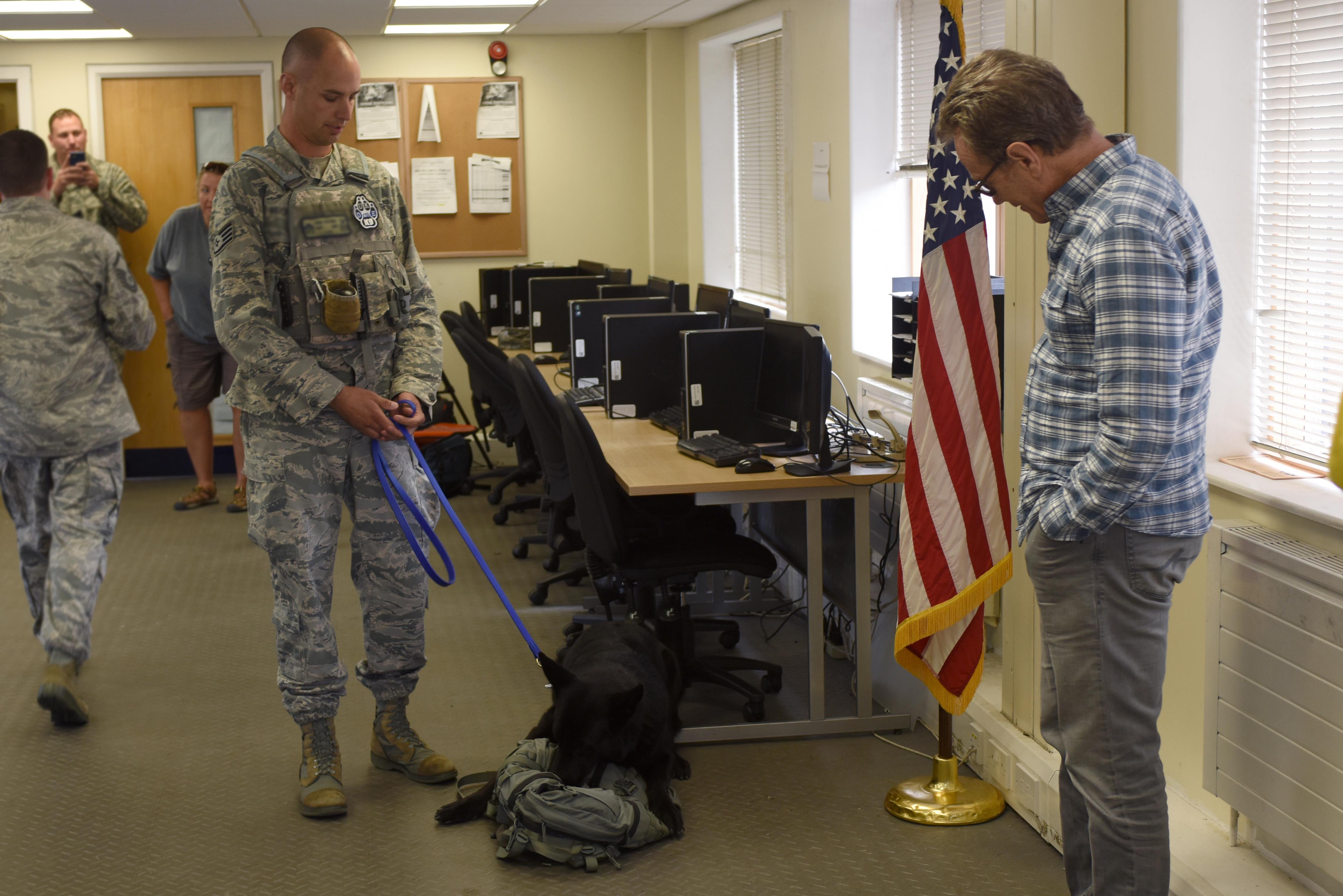 Actor Bryan Cranston visits Lakenheath Airmen > Royal Air Force ...