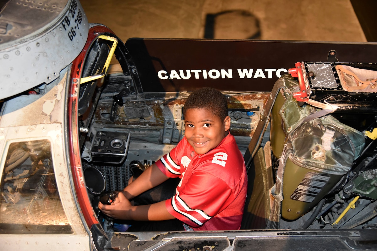 f4 phantom 2 cockpit